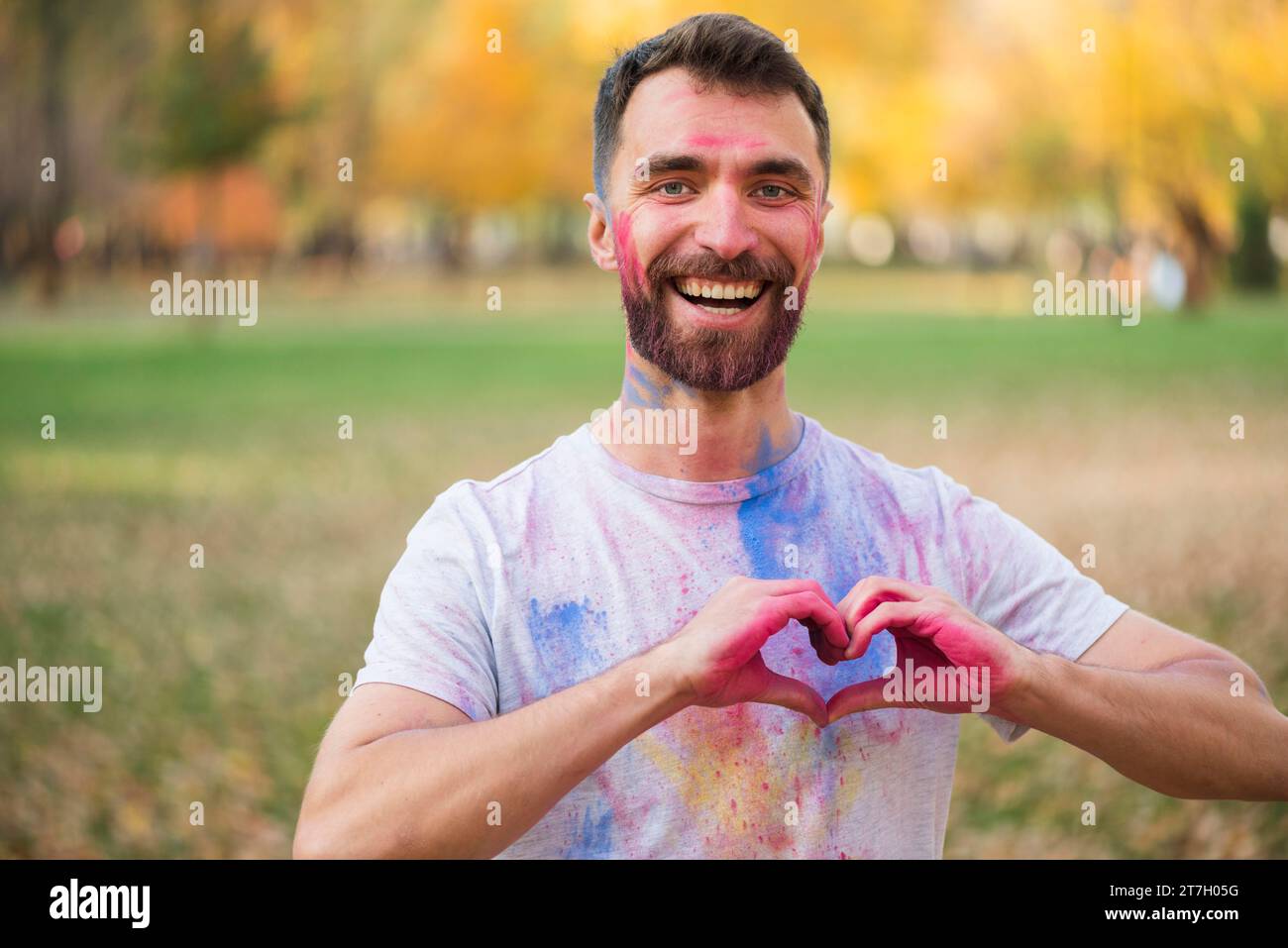 Showing love sign hi-res stock photography and images - Alamy