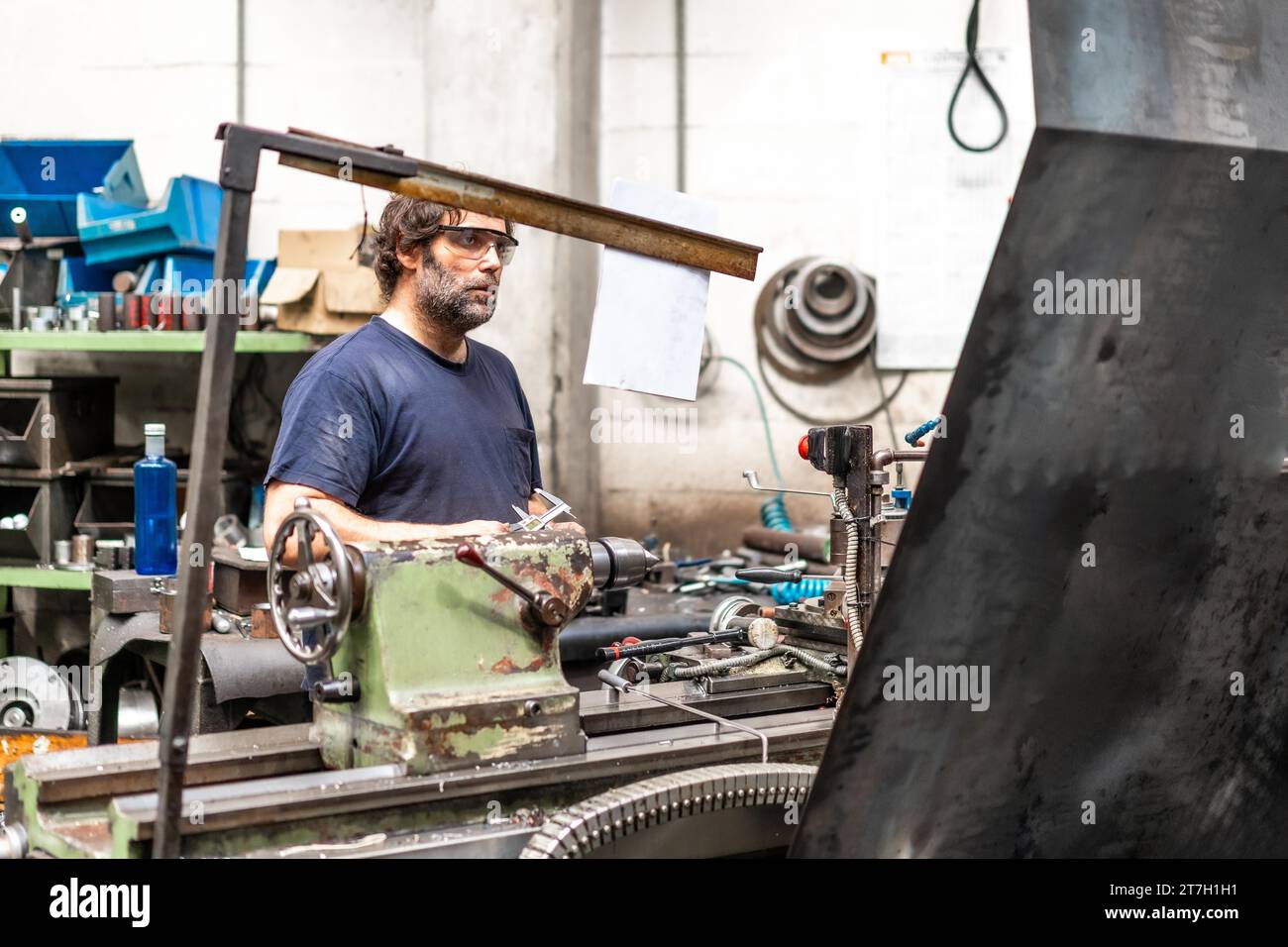 Factory worker hi-res stock photography and images - Alamy
