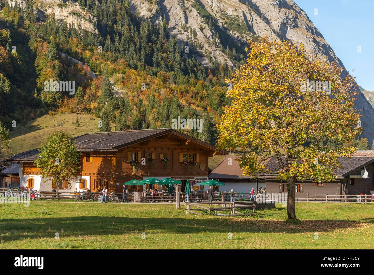 Engalm, Almdorf Eng in Engtal, shopping in the farm shop, Karwendel ...