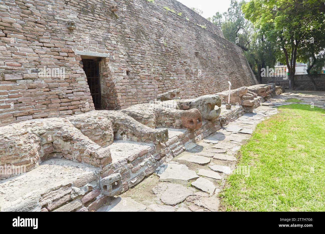 The pyramid of Tenayuca, the best-preserved Aztec temple Stock Photo ...