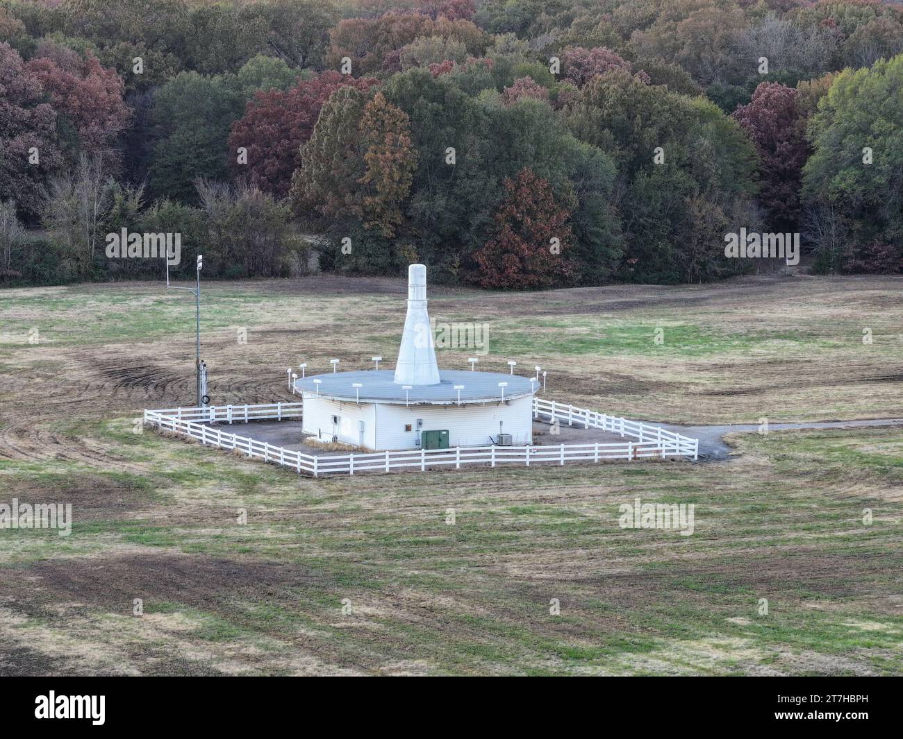 The Fort Smith VORTAC avionics station in Crawford County in Arkansas ...