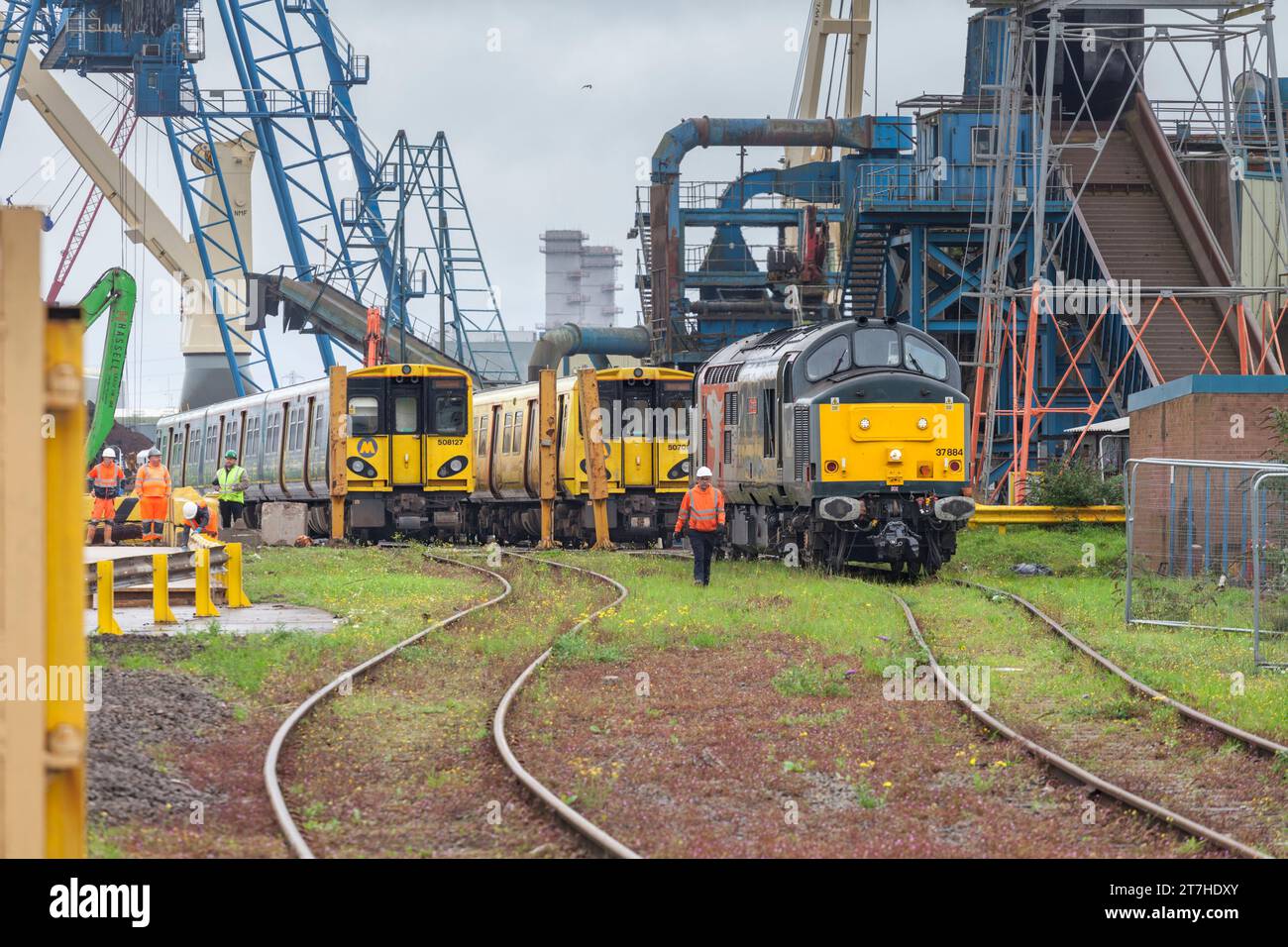 Rail Operations Group class 37 locomotive shunting scrap Merseyrail ... Rail Operations Group class 37 locomotive shunting scrap Merseyrail ...