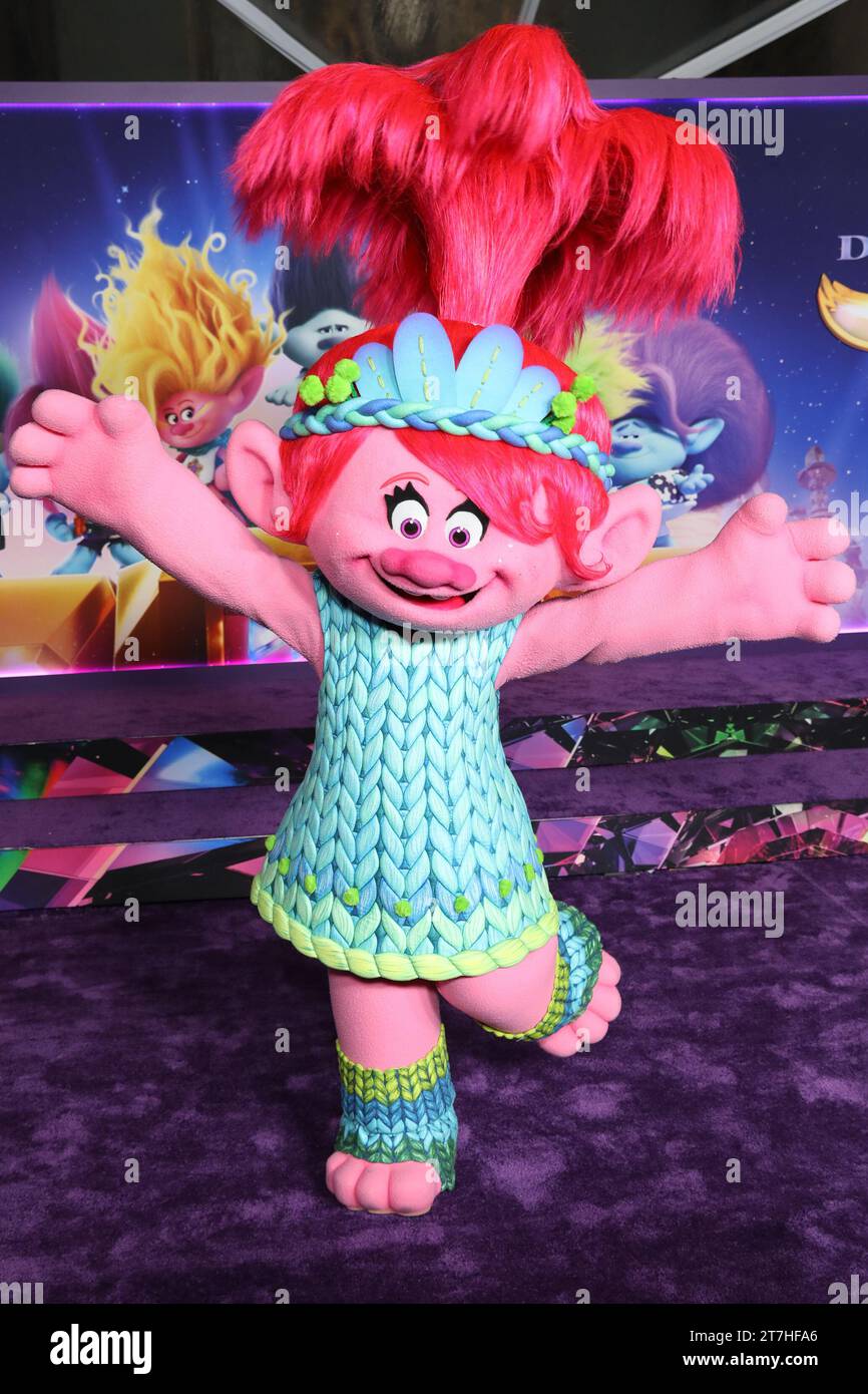 Hollywood, USA. 15th Nov, 2023. "Poppy" the troll arrives at the Trolls ...