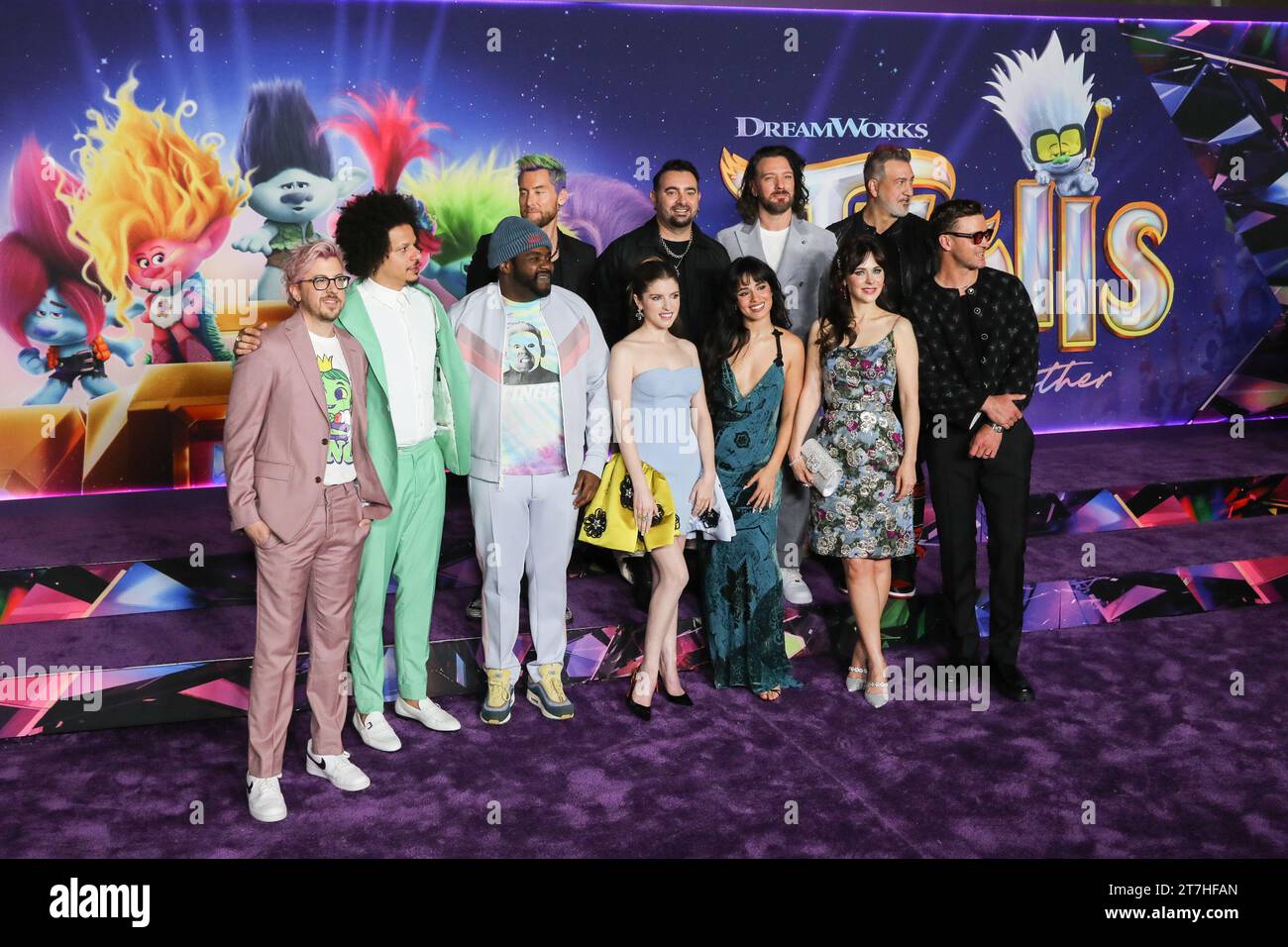 Zooey deschanel and christopher mintz plasse hi-res stock photography ...