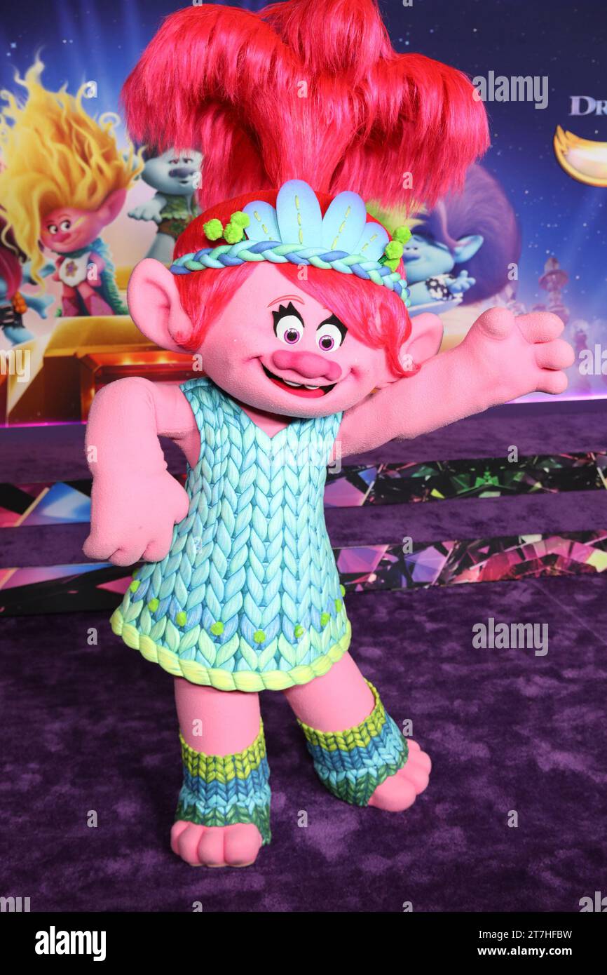 Hollywood, USA. 15th Nov, 2023. "Poppy" the troll arrives at the Trolls ...