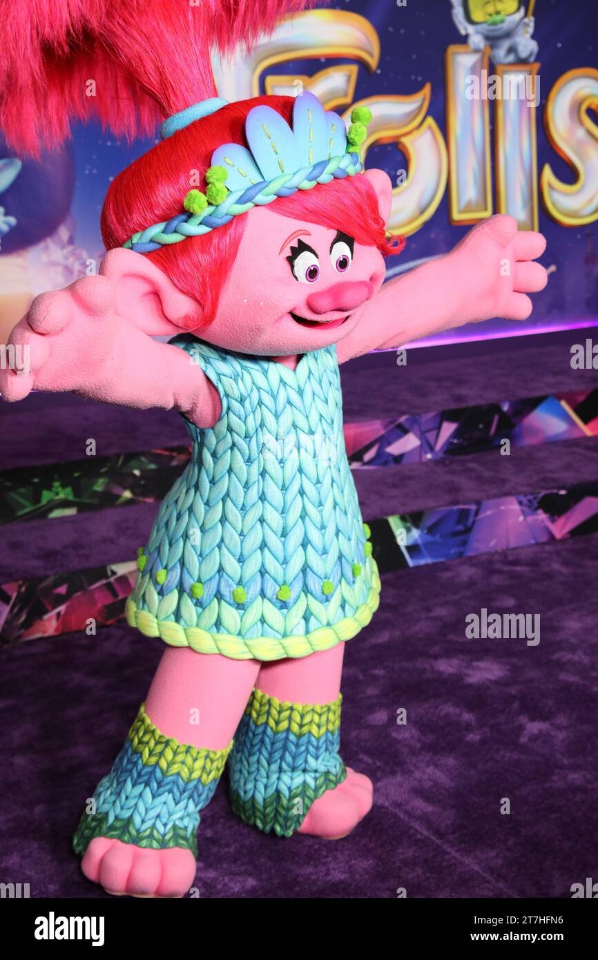 Hollywood, USA. 15th Nov, 2023. "Poppy" the troll arrives at the Trolls ...