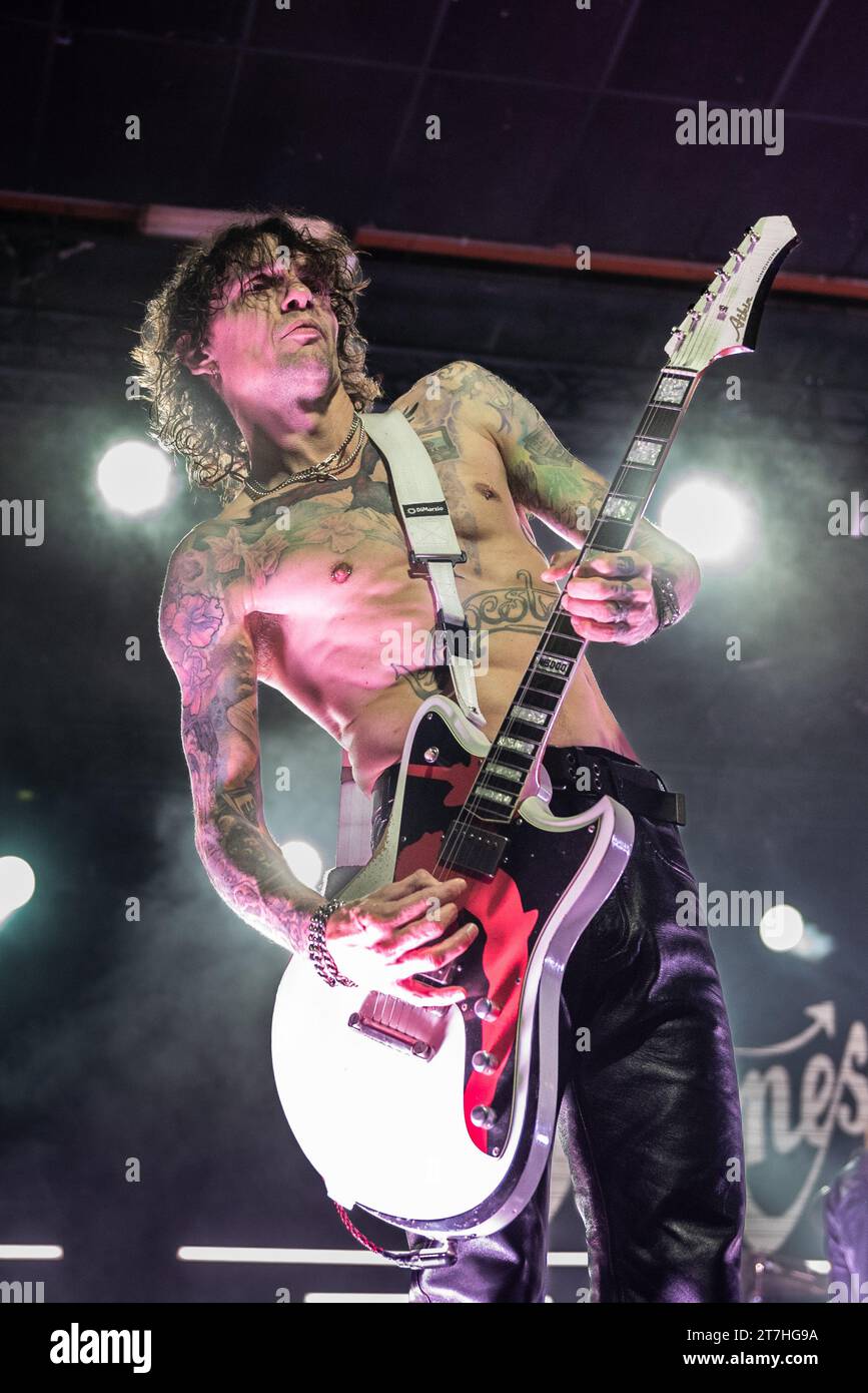 Justin Hawkins (The Darkness Stock Photo - Alamy