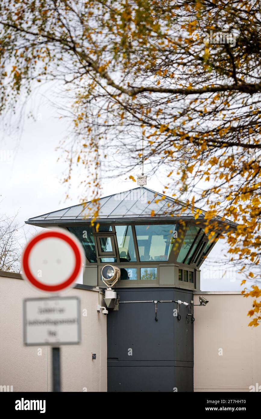 Munich, Germany. 15th Nov, 2023. A sign reading "Access to the prison ...