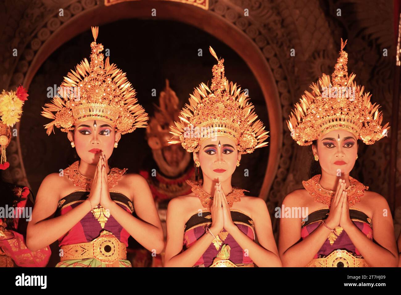 Three indonesian actresses with traditional dress thank the audience ...
