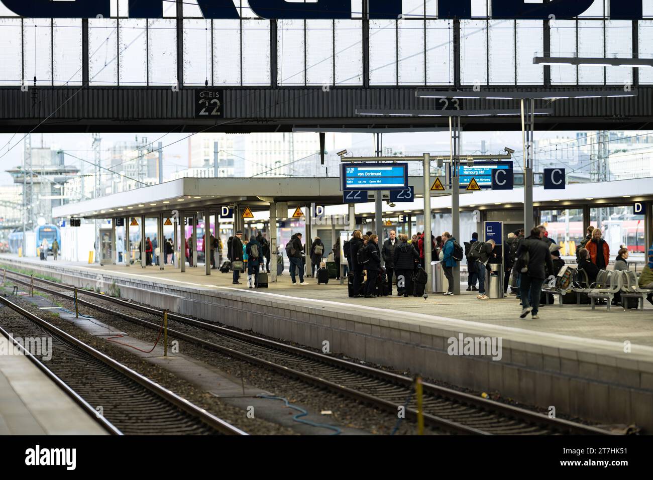 Munich, Germany. 16th Nov, 2023. Passengers wait at Munich Central ...