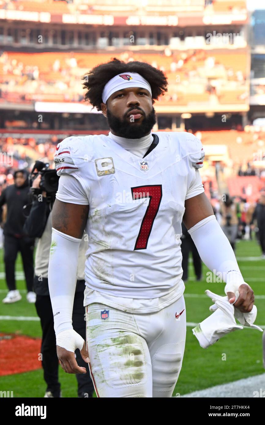 Arizona Cardinals linebacker Kyzir White (7) walks off the field after ...