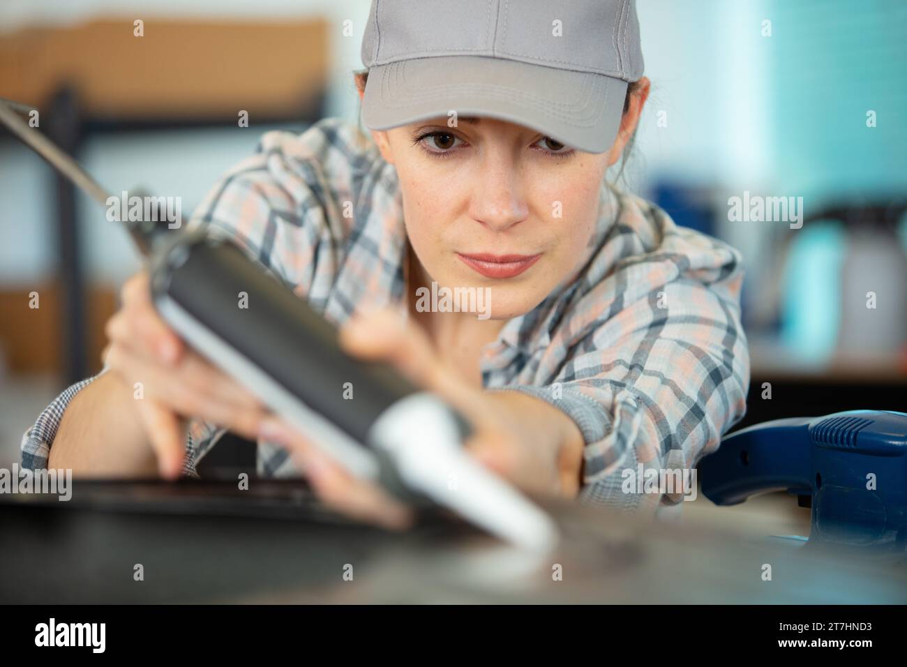 Handyman using caulking gun caulk hi-res stock photography and images - Alamy