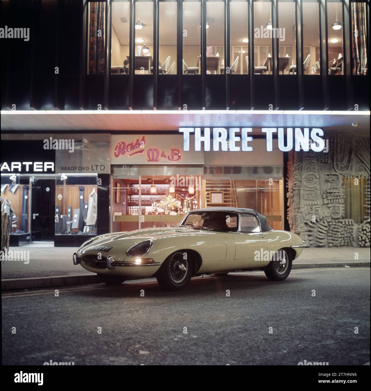 1967 Jaguar E-type roadster cream coloured press car, JDU 877E parked ...