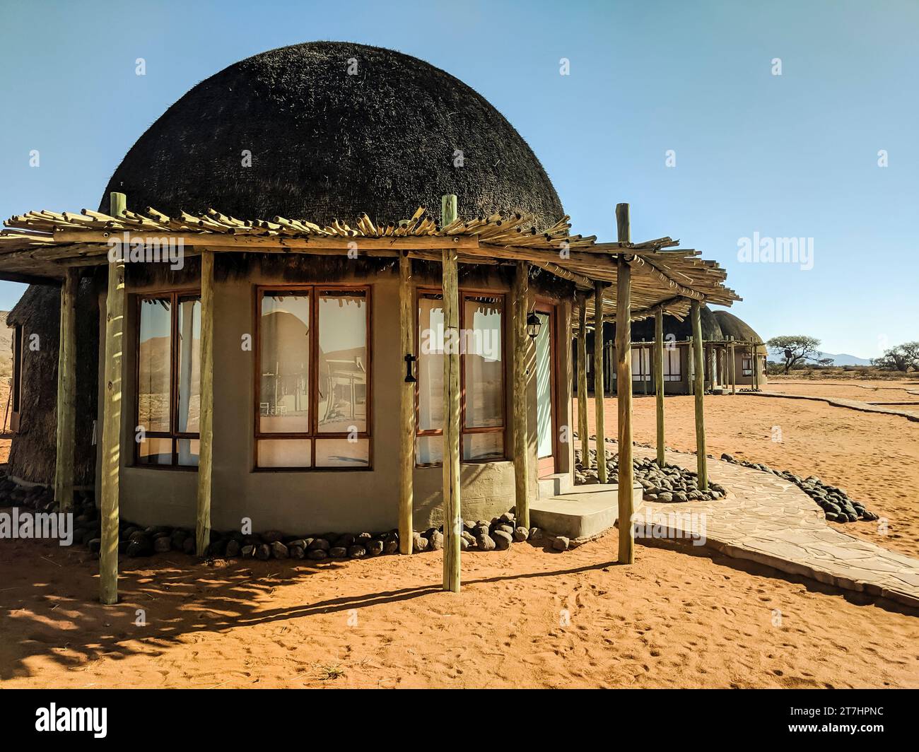 Round thatched roof building hi-res stock photography and images - Alamy