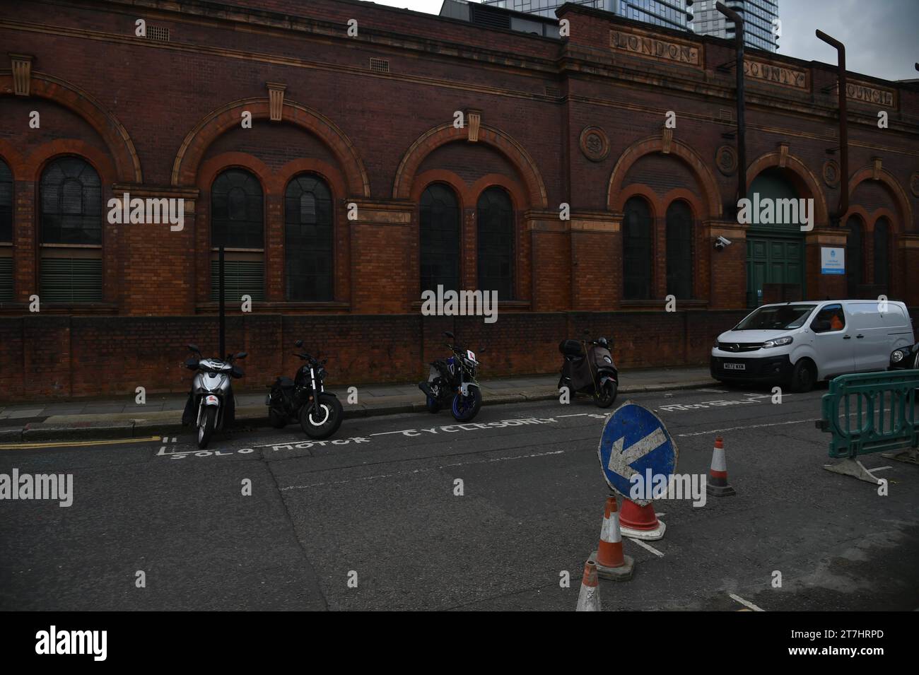 Lots road auction house hi-res stock photography and images - Alamy