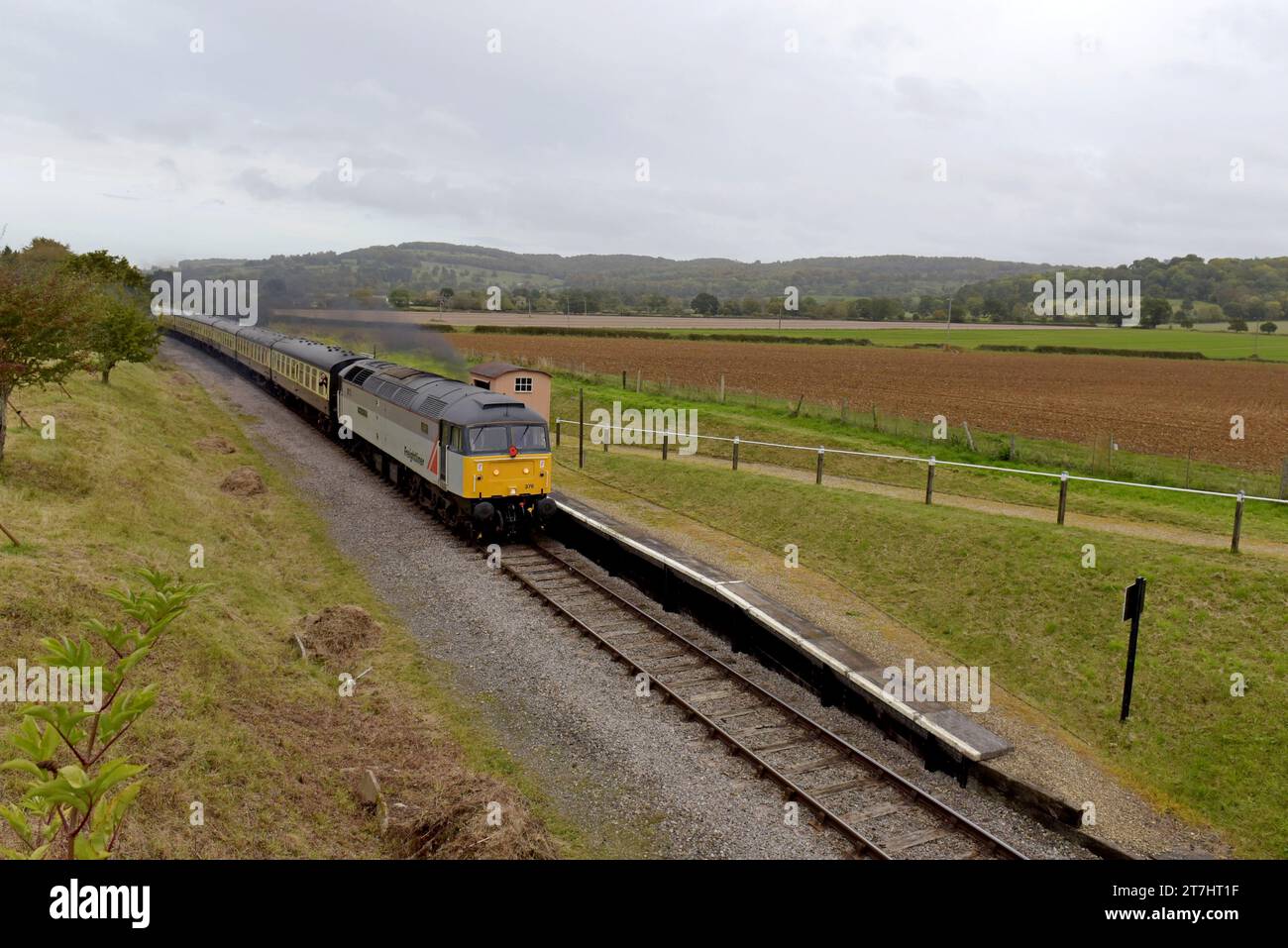 Ex BR diesel loco 47376 passing Hayles Halt near Hailes Abbey on the ...