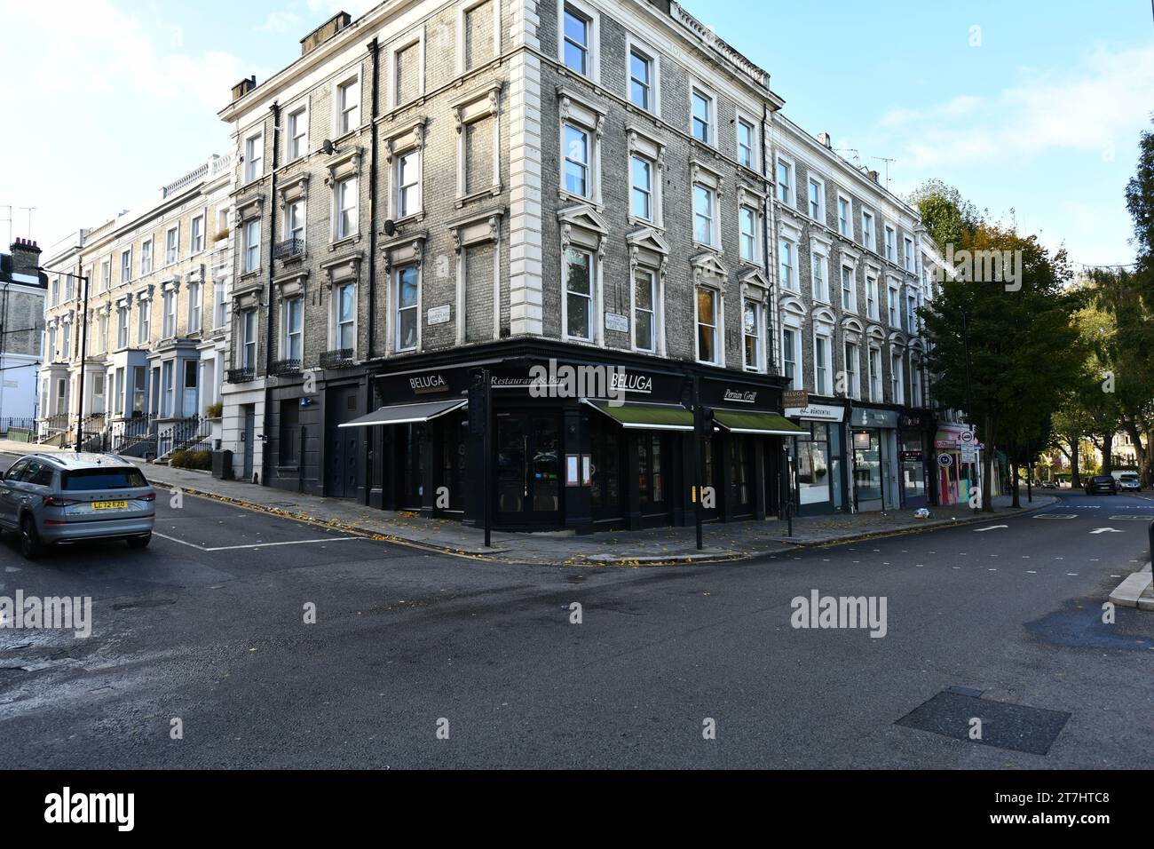 Nottinghill Gate main high street Stock Photo - Alamy