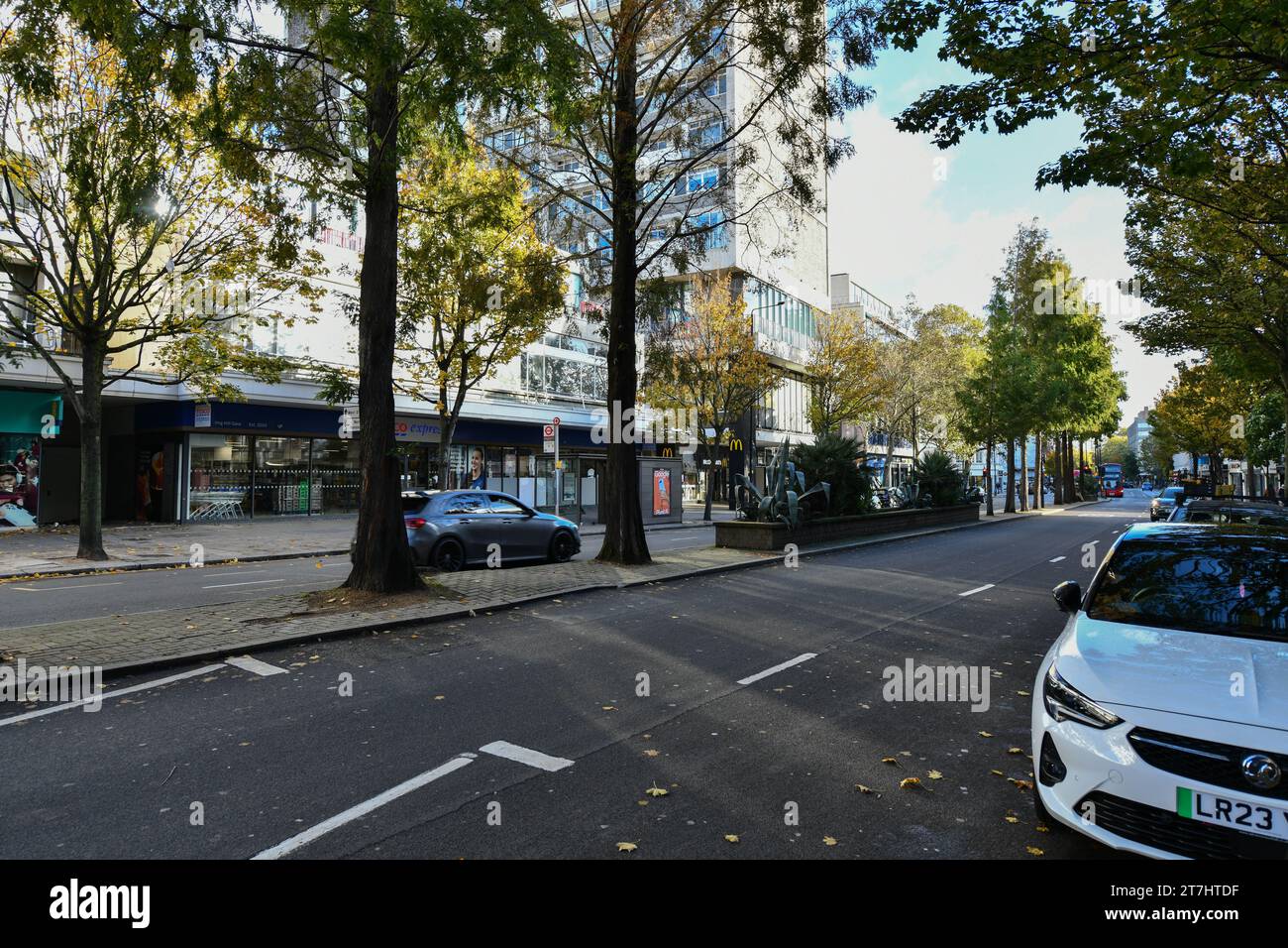 Nottinghill Gate main high street Stock Photo - Alamy