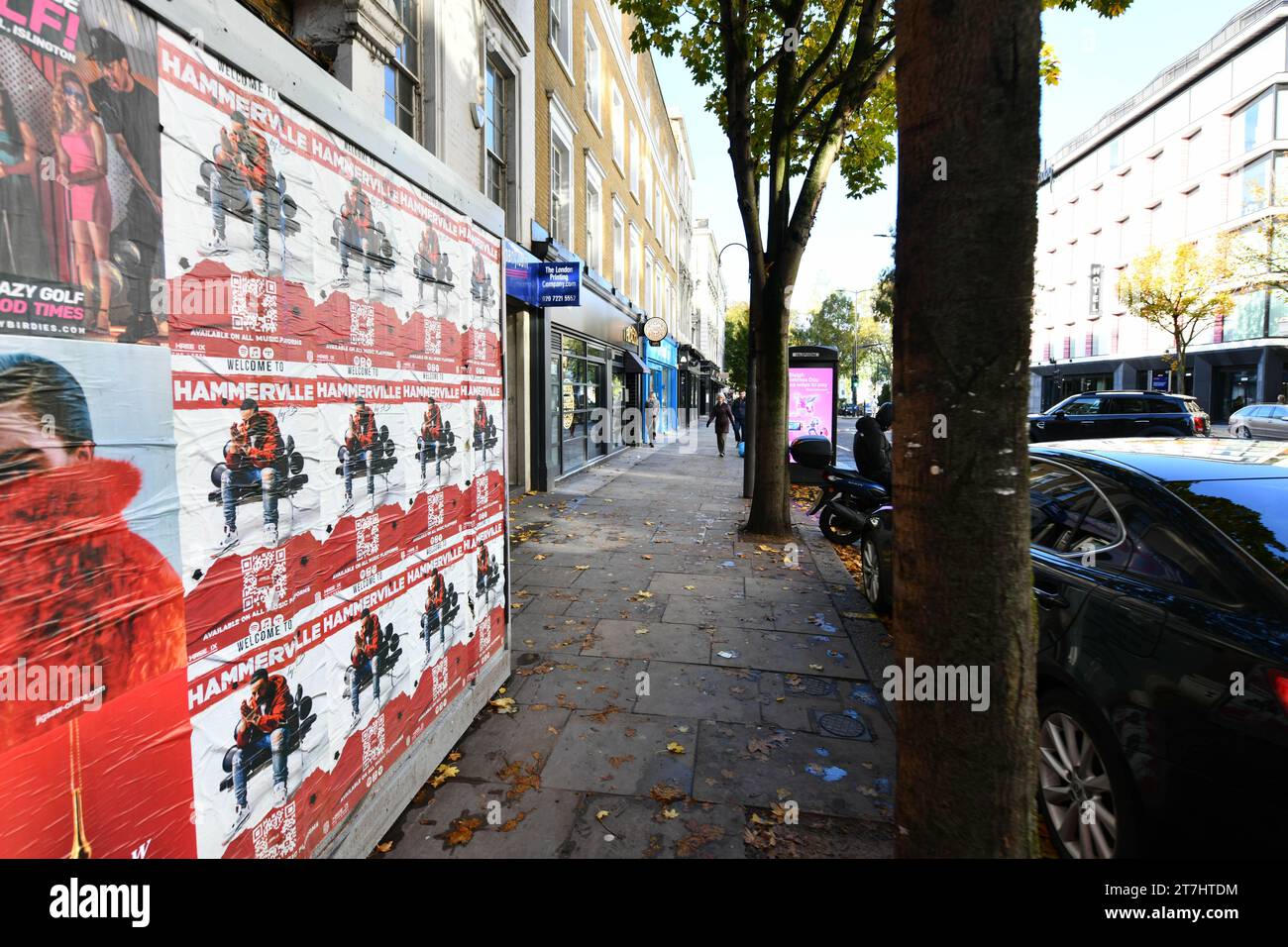 Nottinghill Gate main high street Stock Photo - Alamy