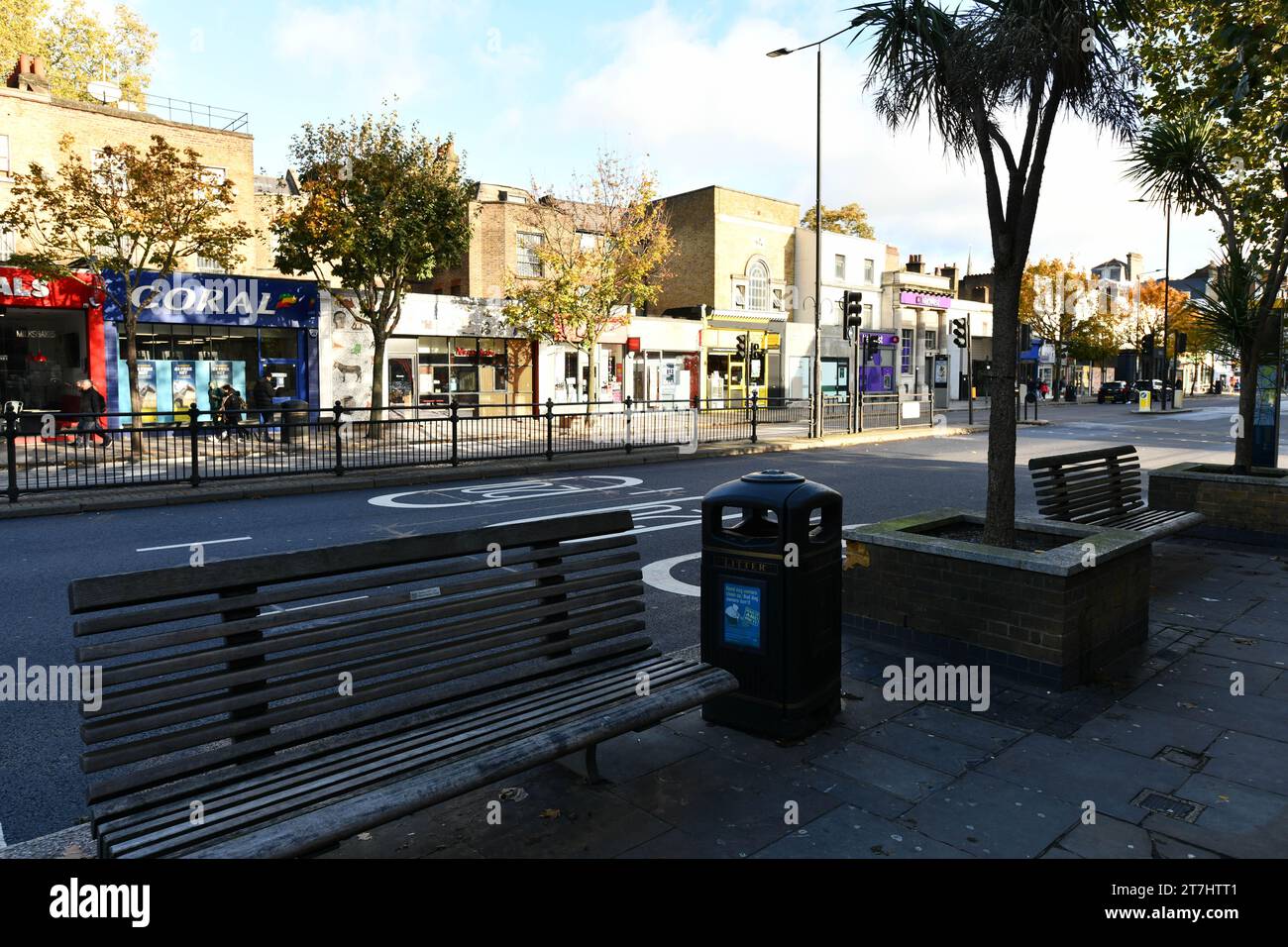 Nottinghill Gate main high street Stock Photo - Alamy