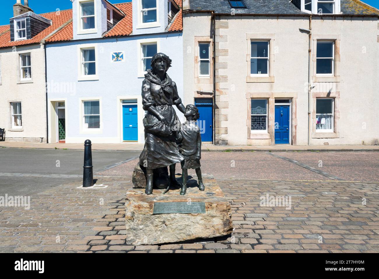 The Fishermen's memorial at Pittenweem in the East Neuk of Fife ...