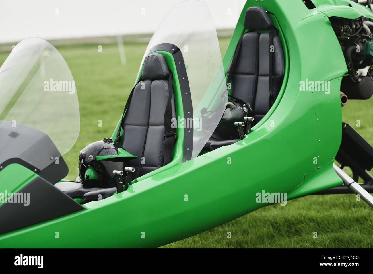 Two seater gyrocopter hi-res stock photography and images - Alamy