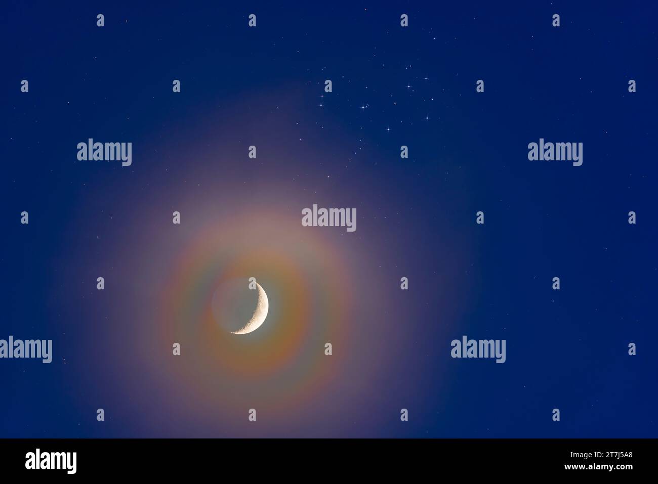 The conjunction of the waxing 4-day-old crescent Moon below the ...