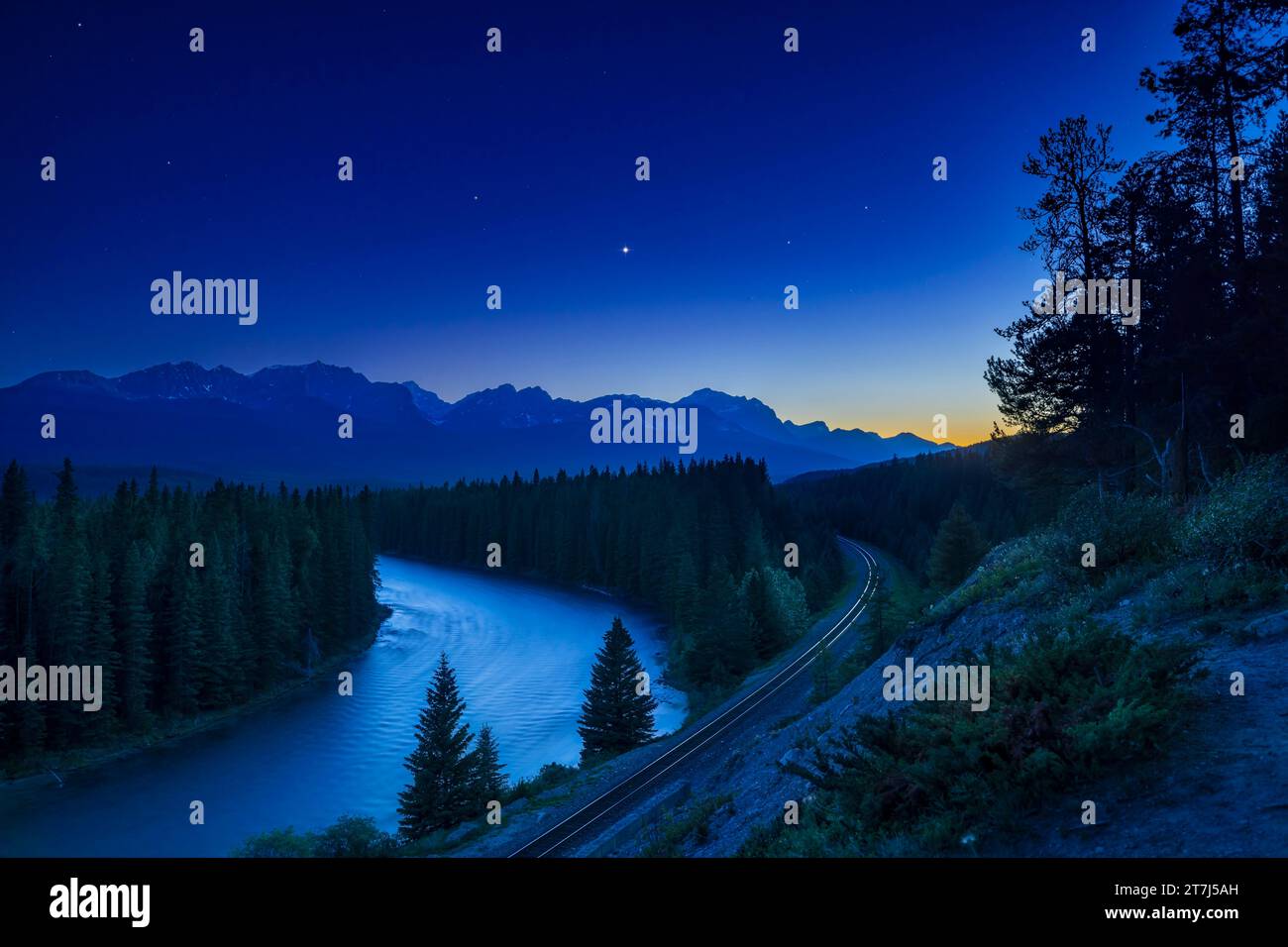 The planets Venus (brightest at centre) and Mars (upper left of Venus ...