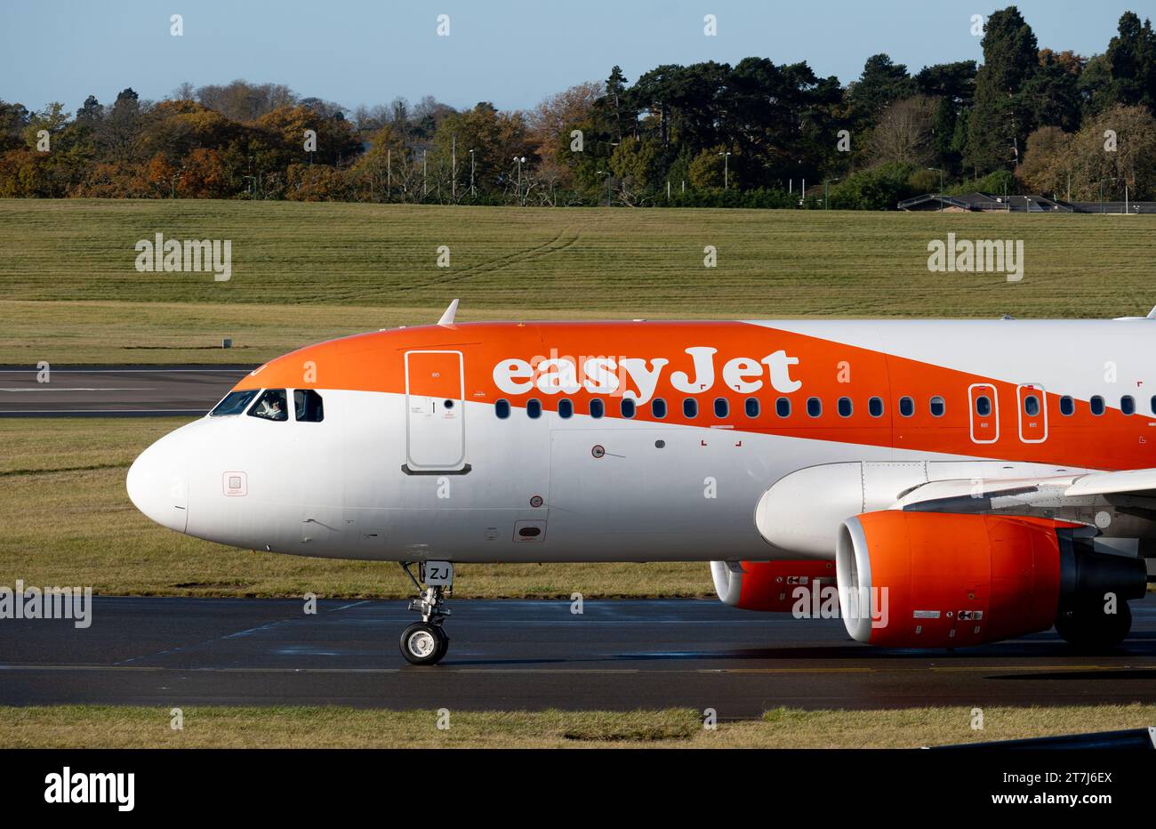 Easyjet airbus a320 hi-res stock photography and images - Alamy