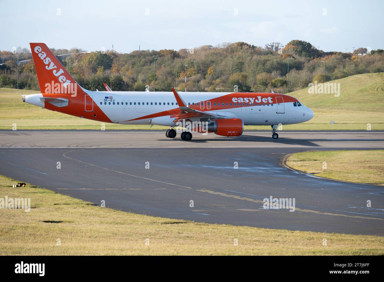 Easyjet Airbus A320-214 ready for take off at Birmingham Airport, UK ...