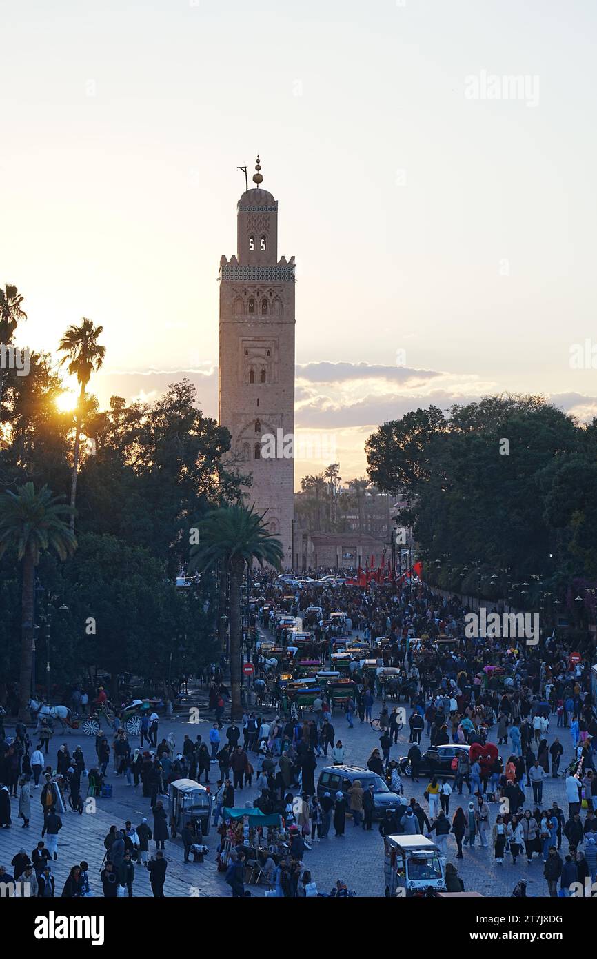 Sun set at Kutubiyya mosque minaret and Jemaa el-Fna in African ...