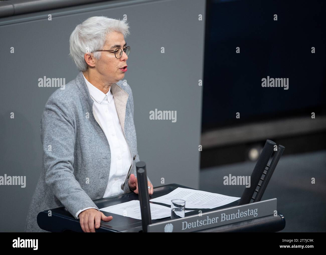 Elimination chamber hi-res stock photography and images - Alamy