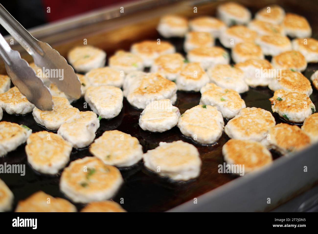 Various food at the food festival draws visitors in Shunde District ...