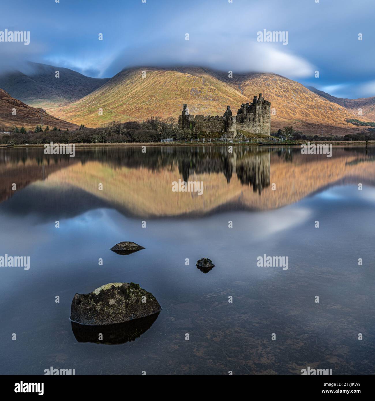 Kilchurn Castle at the head of Loch Awe, Scotland Stock Photo - Alamy