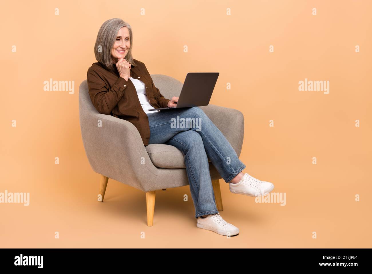 Full body cadre of white hair old woman sit expensive stylish chair ...