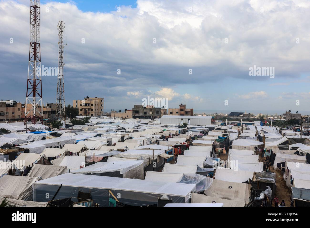 Gaza, Palestine. 15th Nov, 2023. A view of makeshift shelters and tents ...