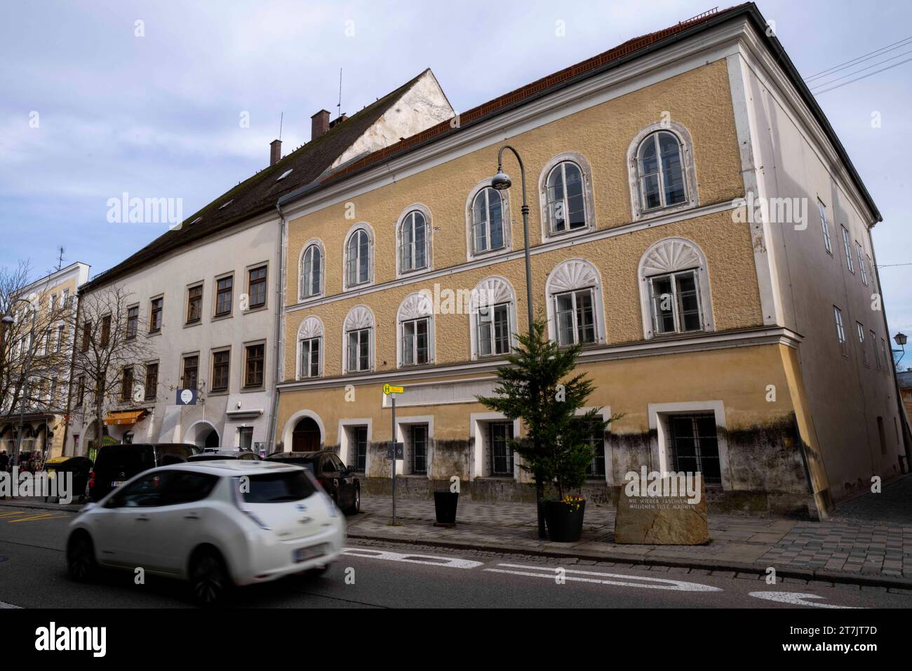 A car passes Adolf Hitler's birth house in Braunau, Austria, Thursday ...