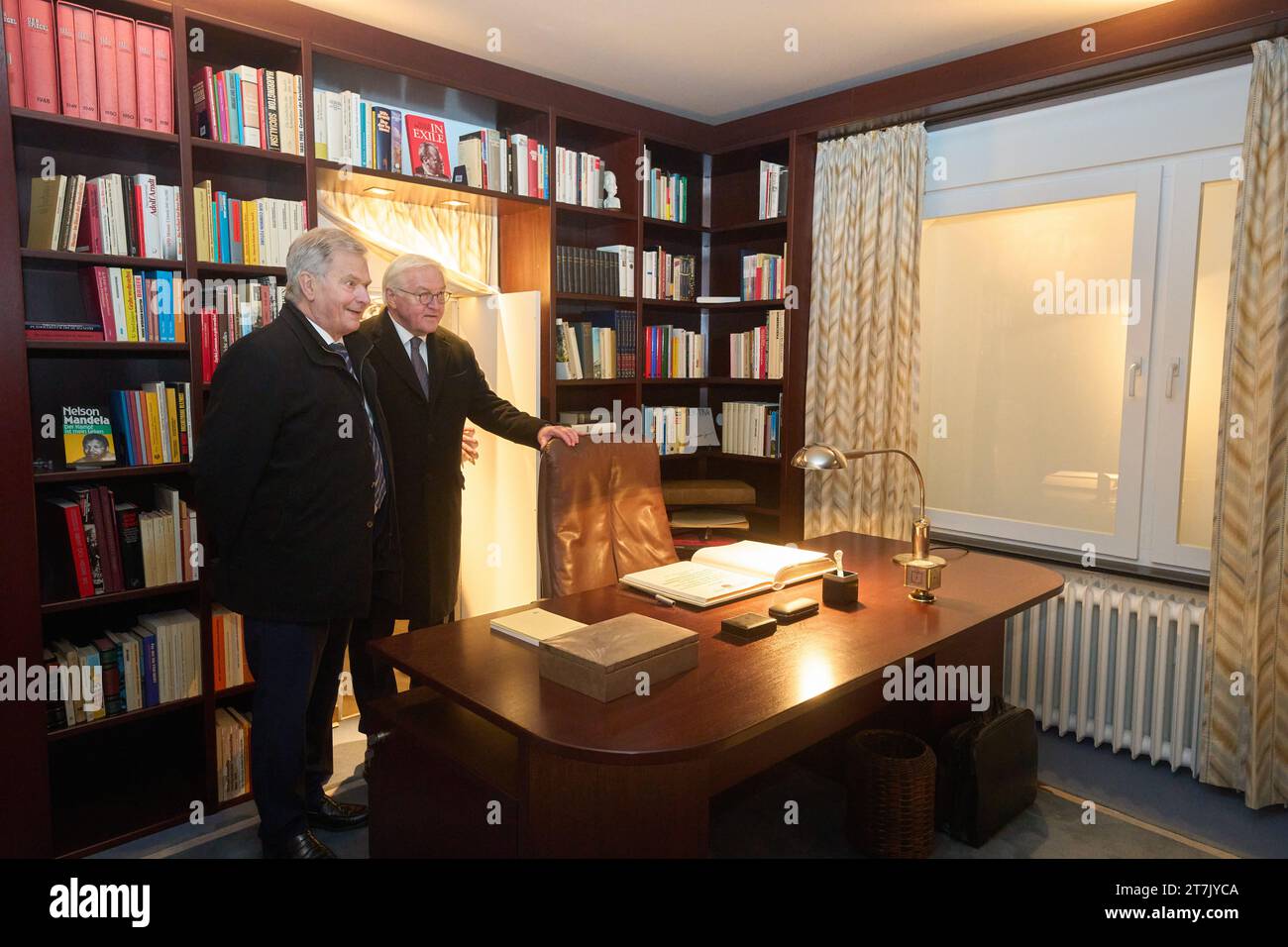 Unkel, Germany. 16th Nov, 2023. Finnish President Sauli Niinistö (l ...