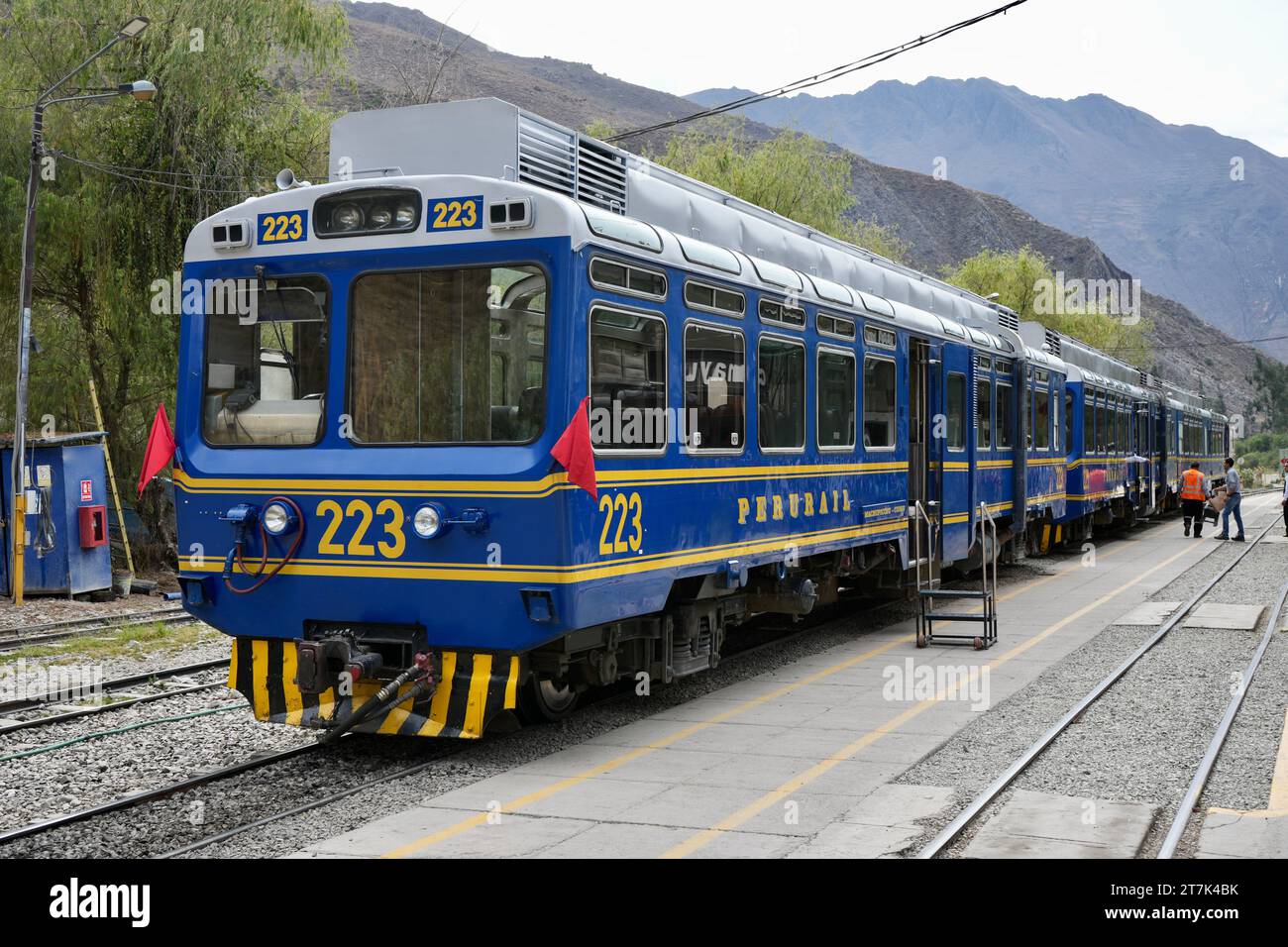 Peruirail Train number 223, the train to Machu Picchu in Ollantaytambo ...