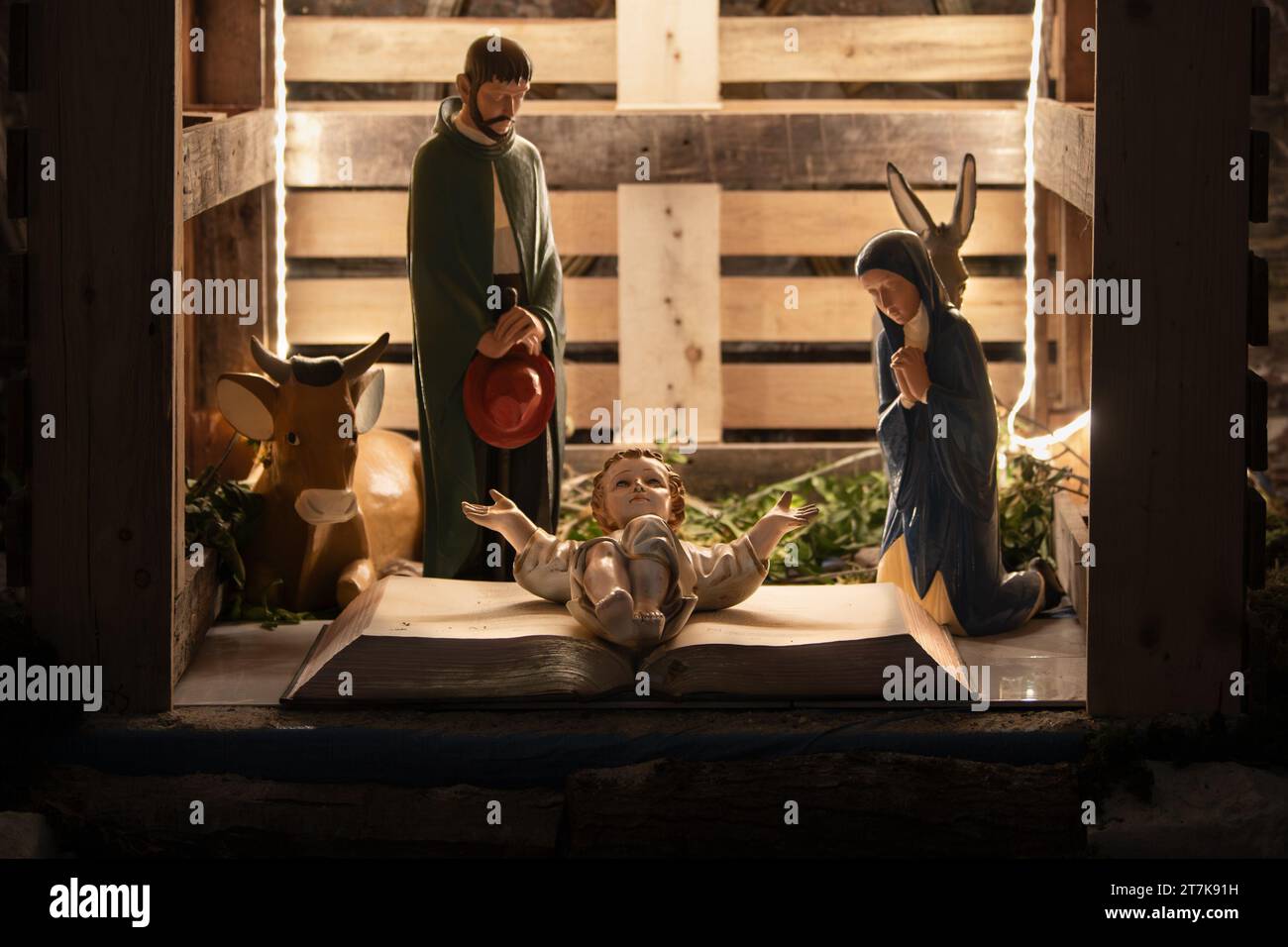 Christmas creche with Joseph Mary and small Jesus Stock Photo - Alamy