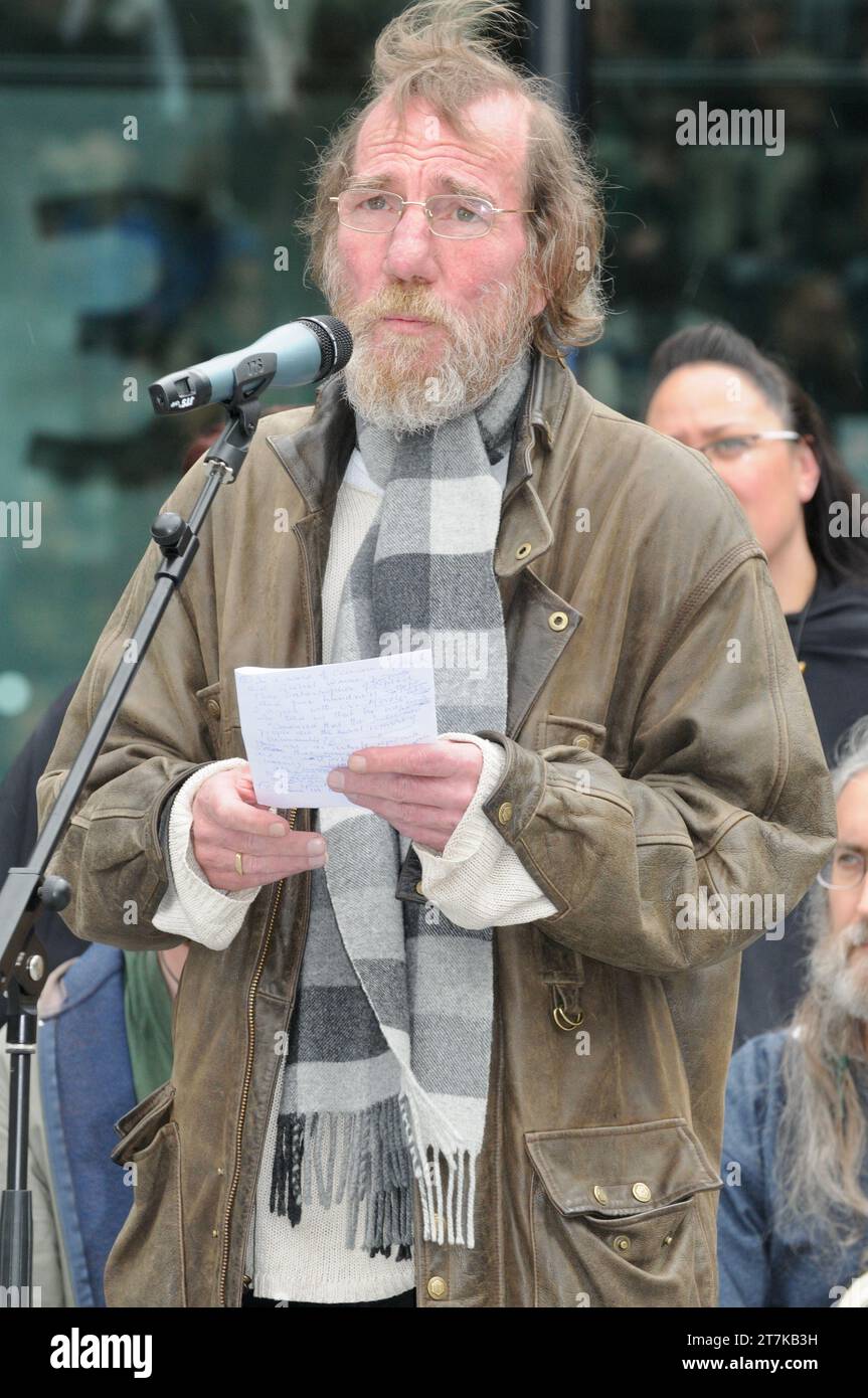 Pete Postlethwaite, Launch of Origins, London, UK Stock Photo - Alamy