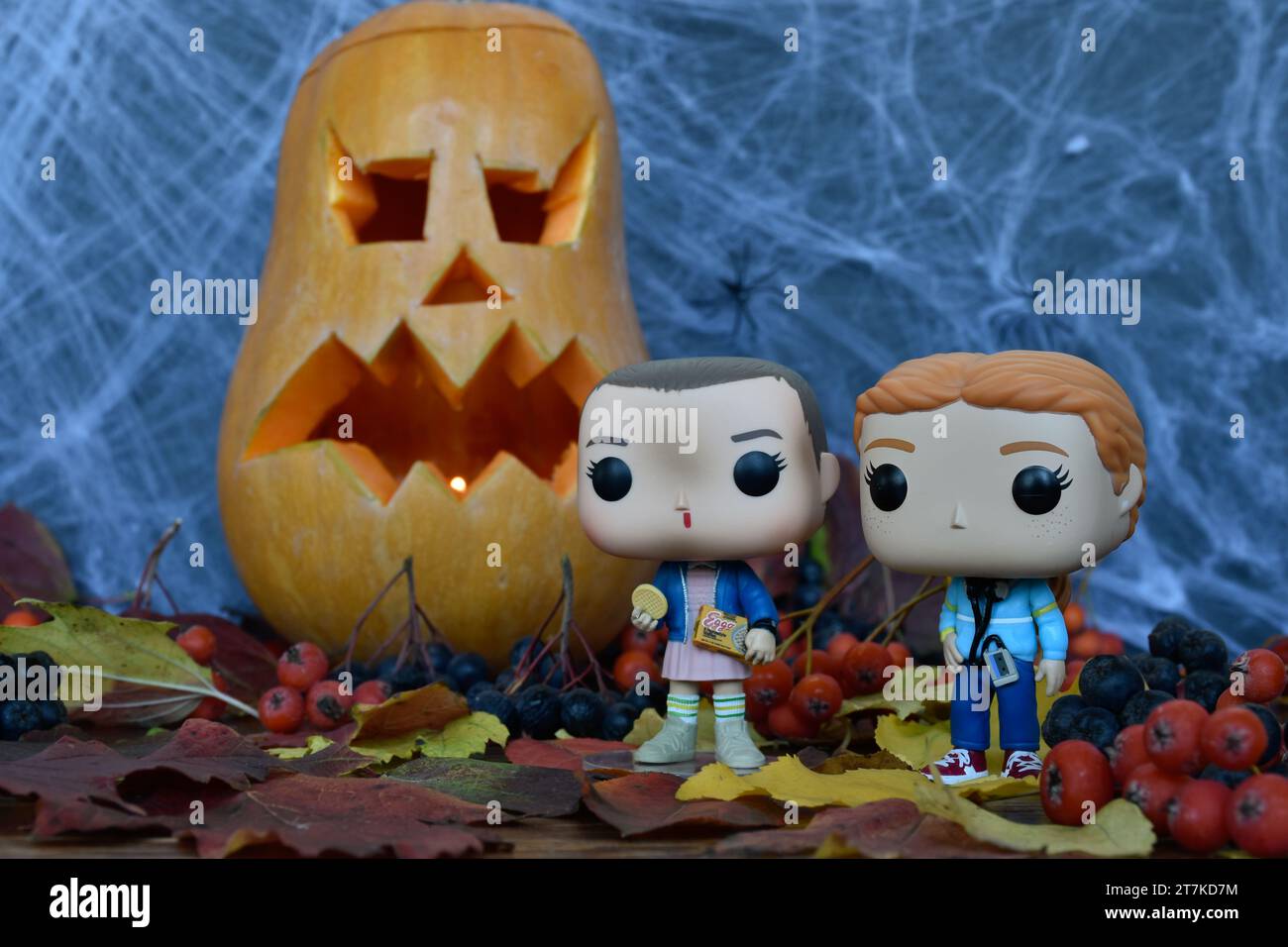 Stranger things eleven and max hi-res stock photography and images - Alamy