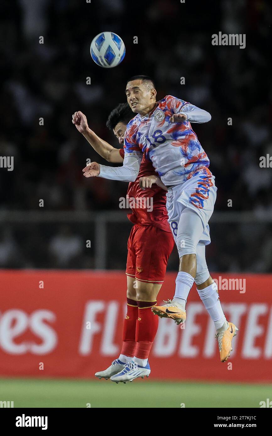 Manila, Philippine. 16th Nov, 2023. Phan Tuan Tai (L) of Vietnam ...