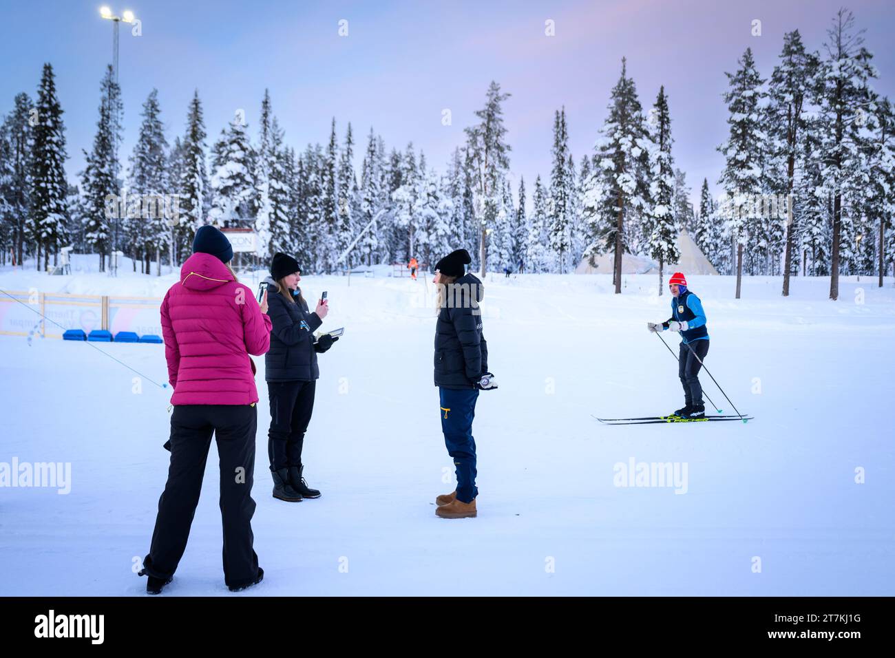 231116 Ebba Andersson intervjuas under en pressträff inför ...