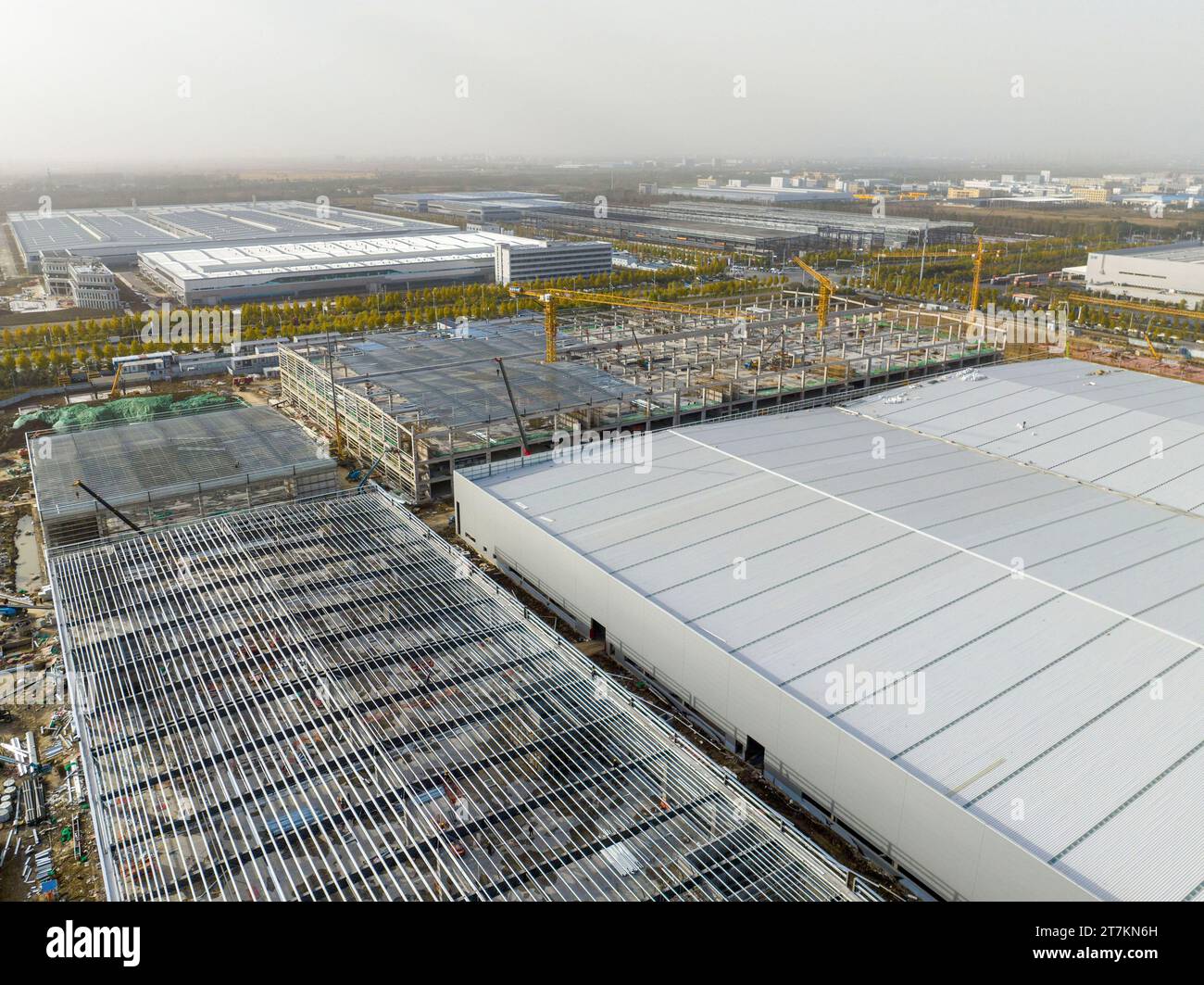 HEFEI, CHINA - NOVEMBER 16, 2023 - Workers build a steel structure ...