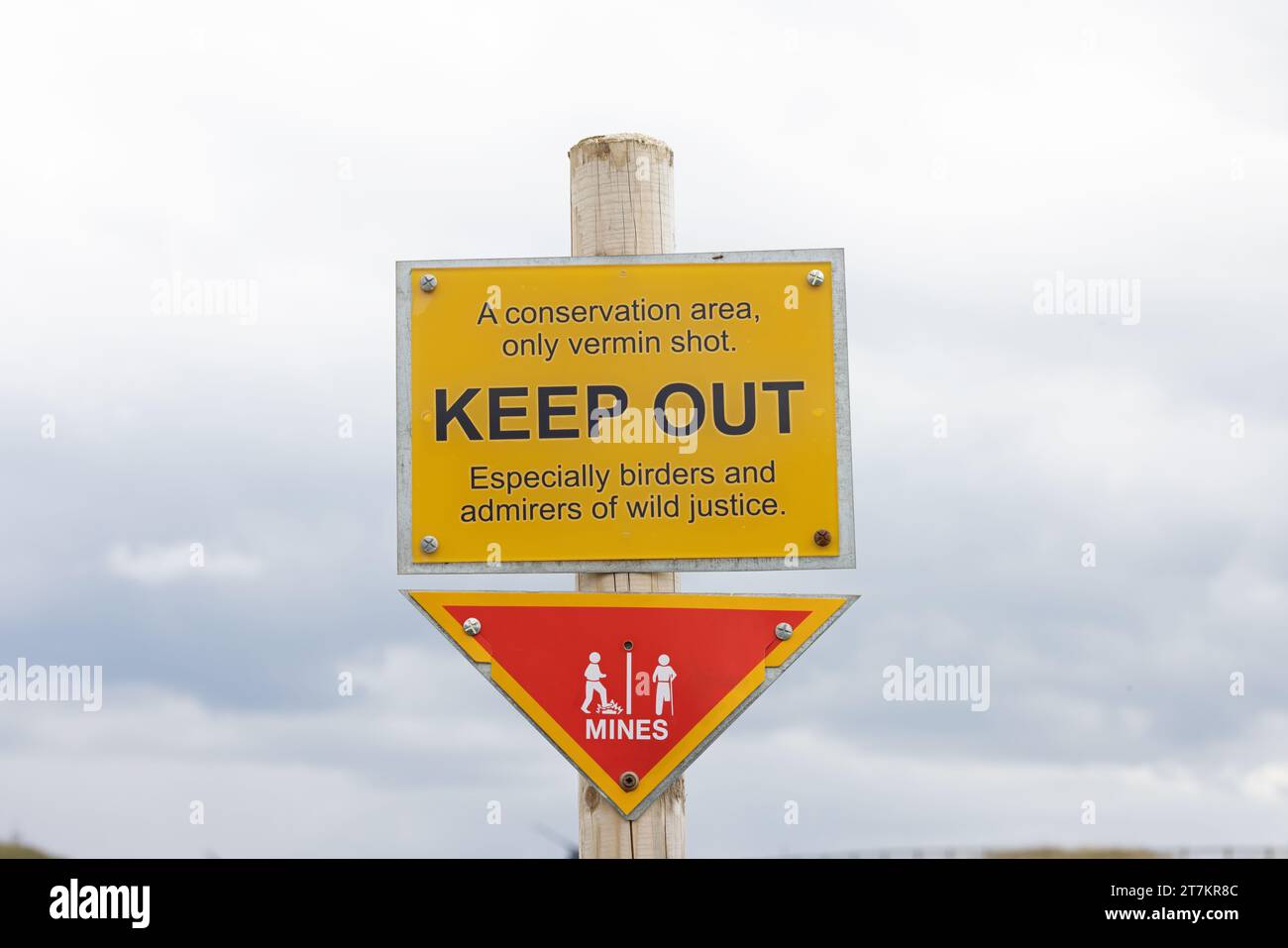 Unfriendly Keep out Signs Weybourne Norfolk 2023 Stock Photo - Alamy