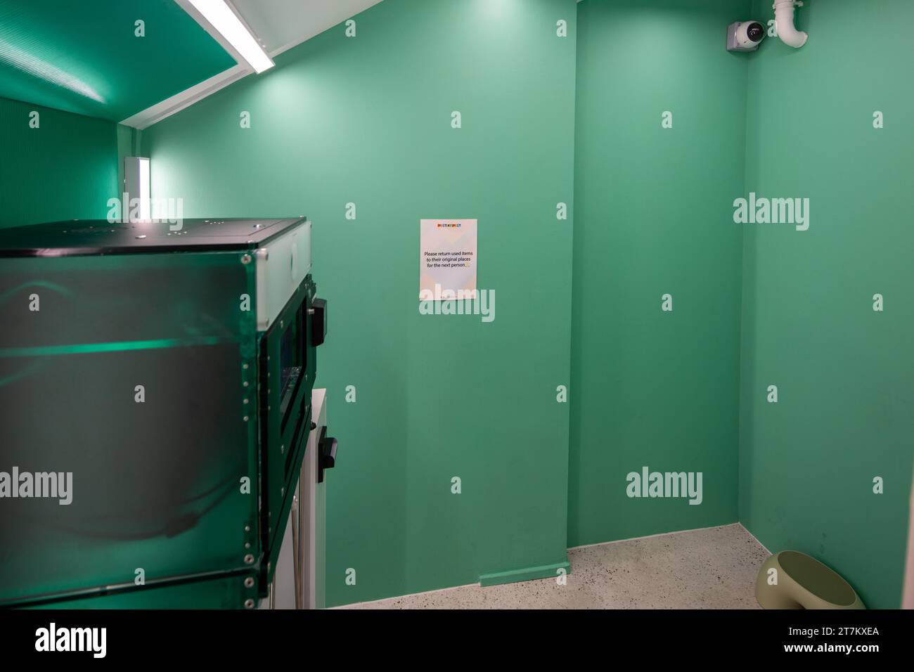 Staff booth hi-res stock photography and images - Alamy