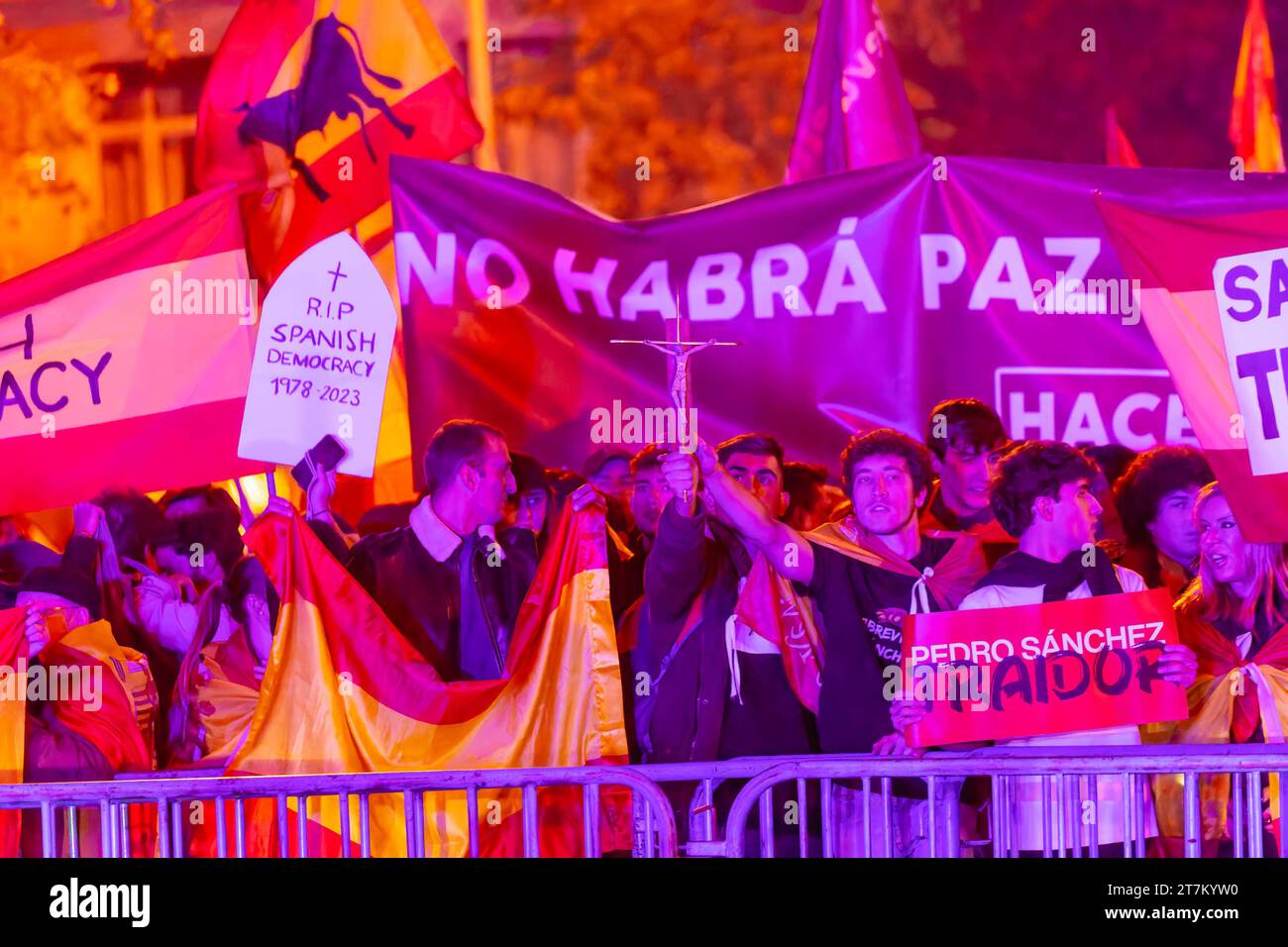 Madrid, Spain. 15th Nov, 2023. A protester holds a cross during a new ...