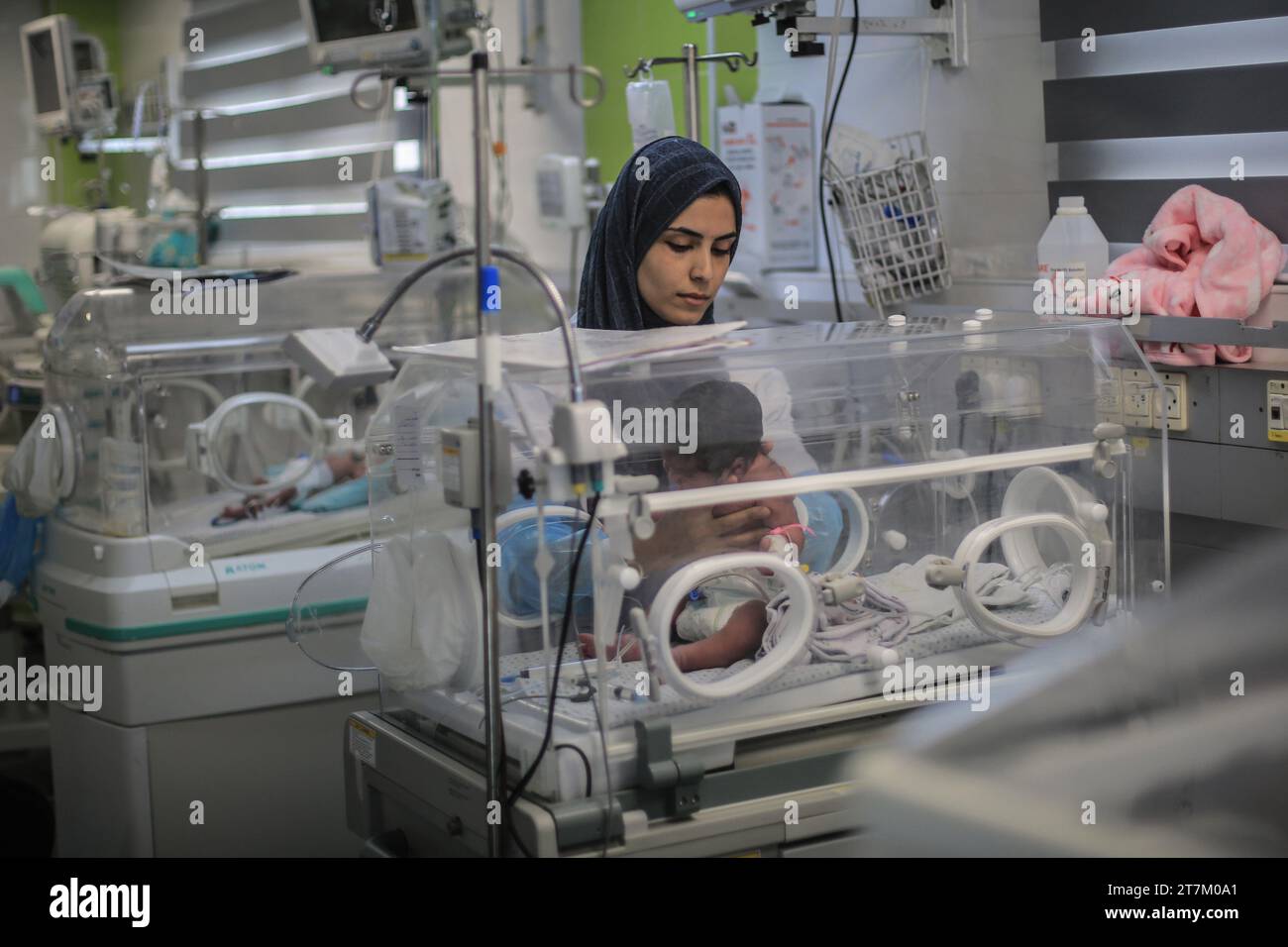 Khan Yunis, Palestinian Territories. 16th Nov, 2023. A newborn infant ...