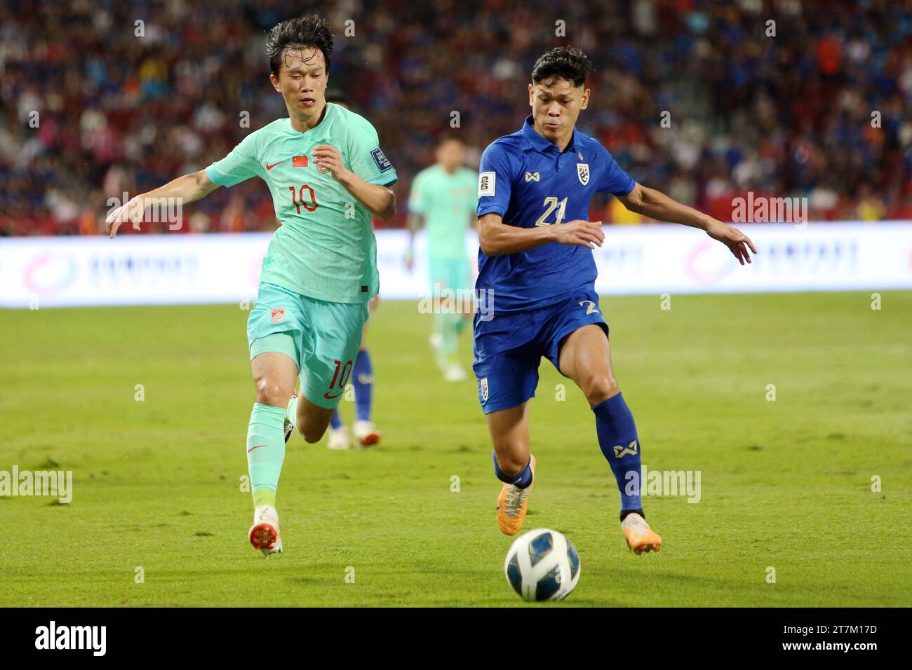 Bangkok, Thailand. 16th Nov, 2023. Xie Pengfei (L) of China vies with Pokklaw A-nan of Thailand ...